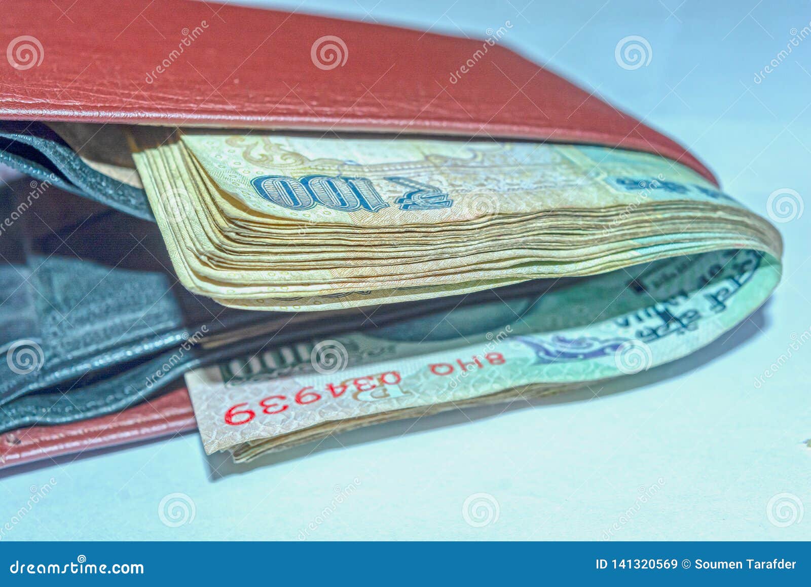Wallet Full of Old 100 Rupees Indian Currency Stock Image - Image of ...