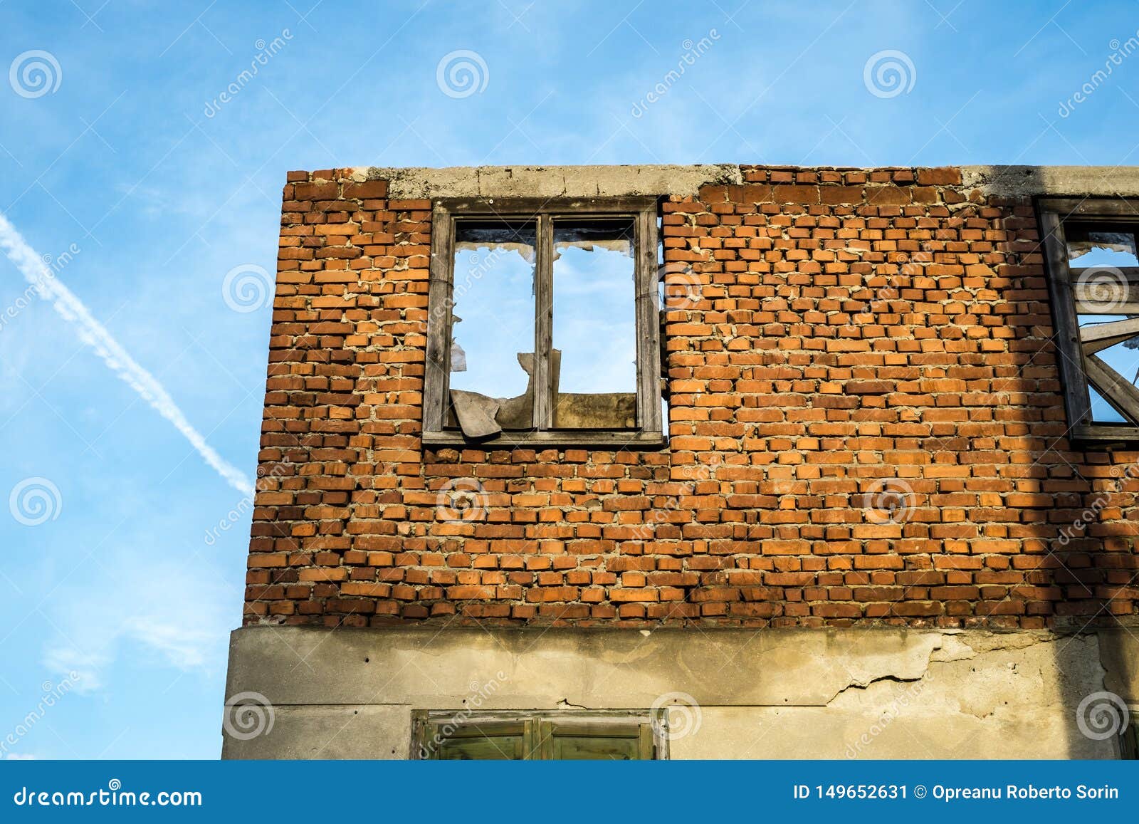The Walls of an Abandoned House Stock Image - Image of nature, derelict ...