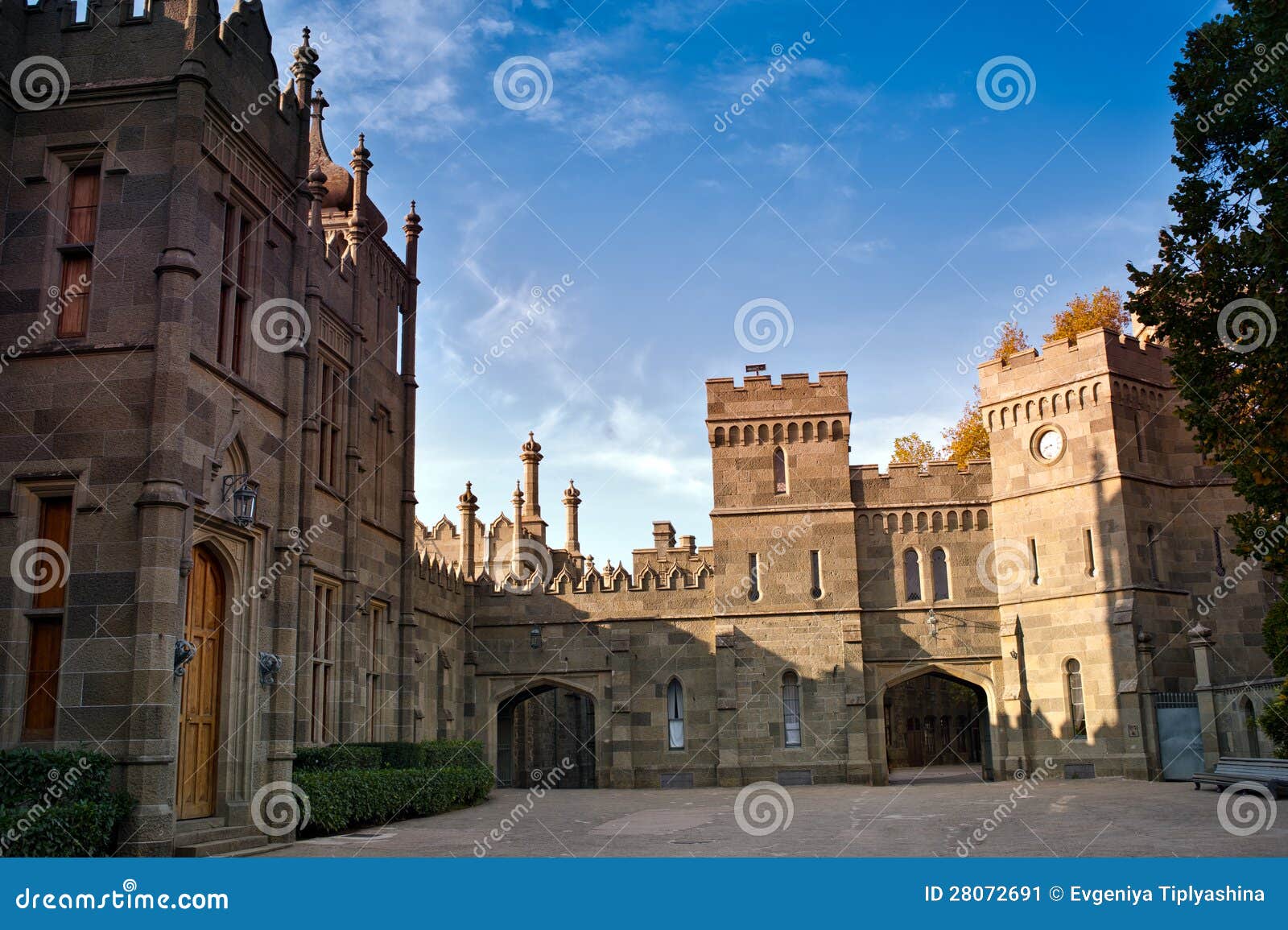 The Walls of the Old Castle Stock Image - Image of antique, curve: 28072691