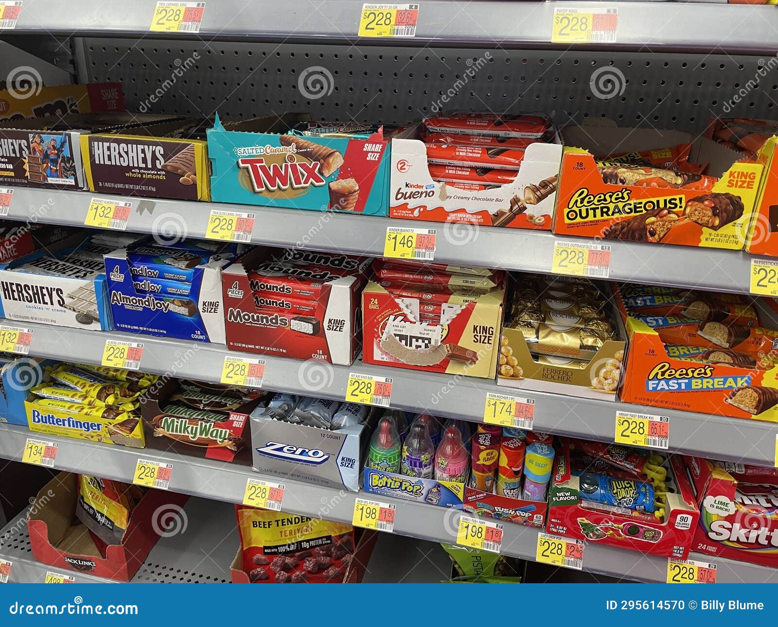 Walmart Grocery Store Checkout Candy Bars and Prices Editorial Image ...
