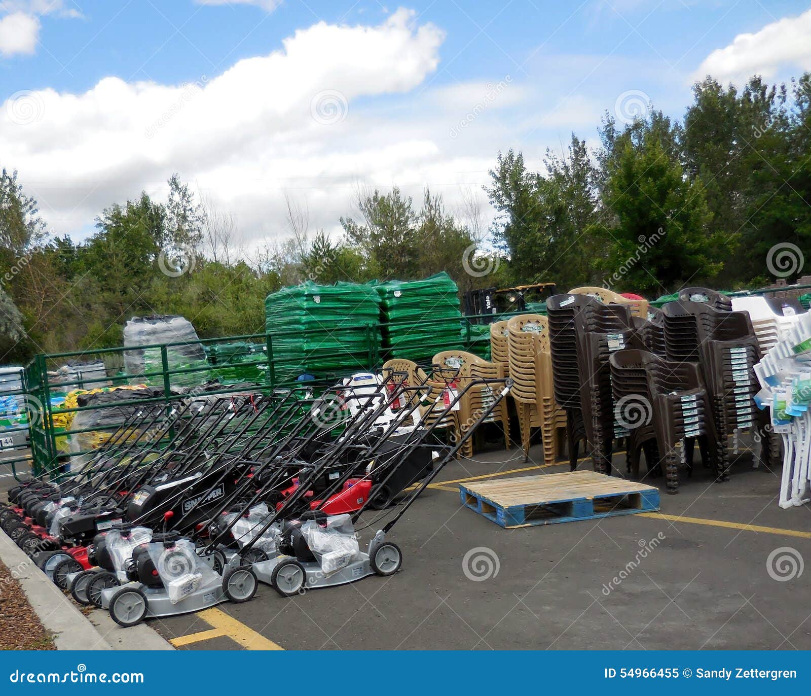 Walmart outdoors editorial image. Image of lawn, outdoors - 54966455