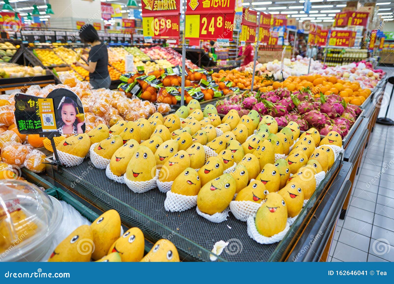 Walmart editorial photo. Image of healthy, inside, mango - 162646041