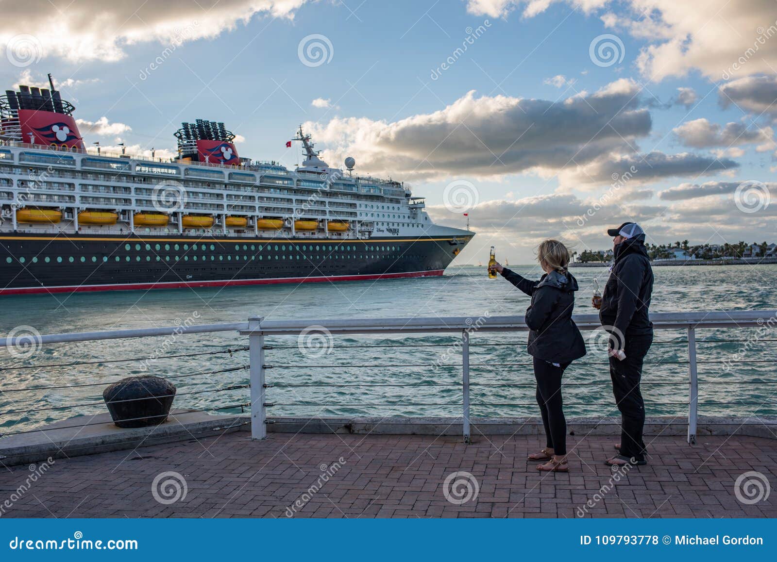 Walt Disney Cruise Ship foto de archivo editorial. Imagen de ...