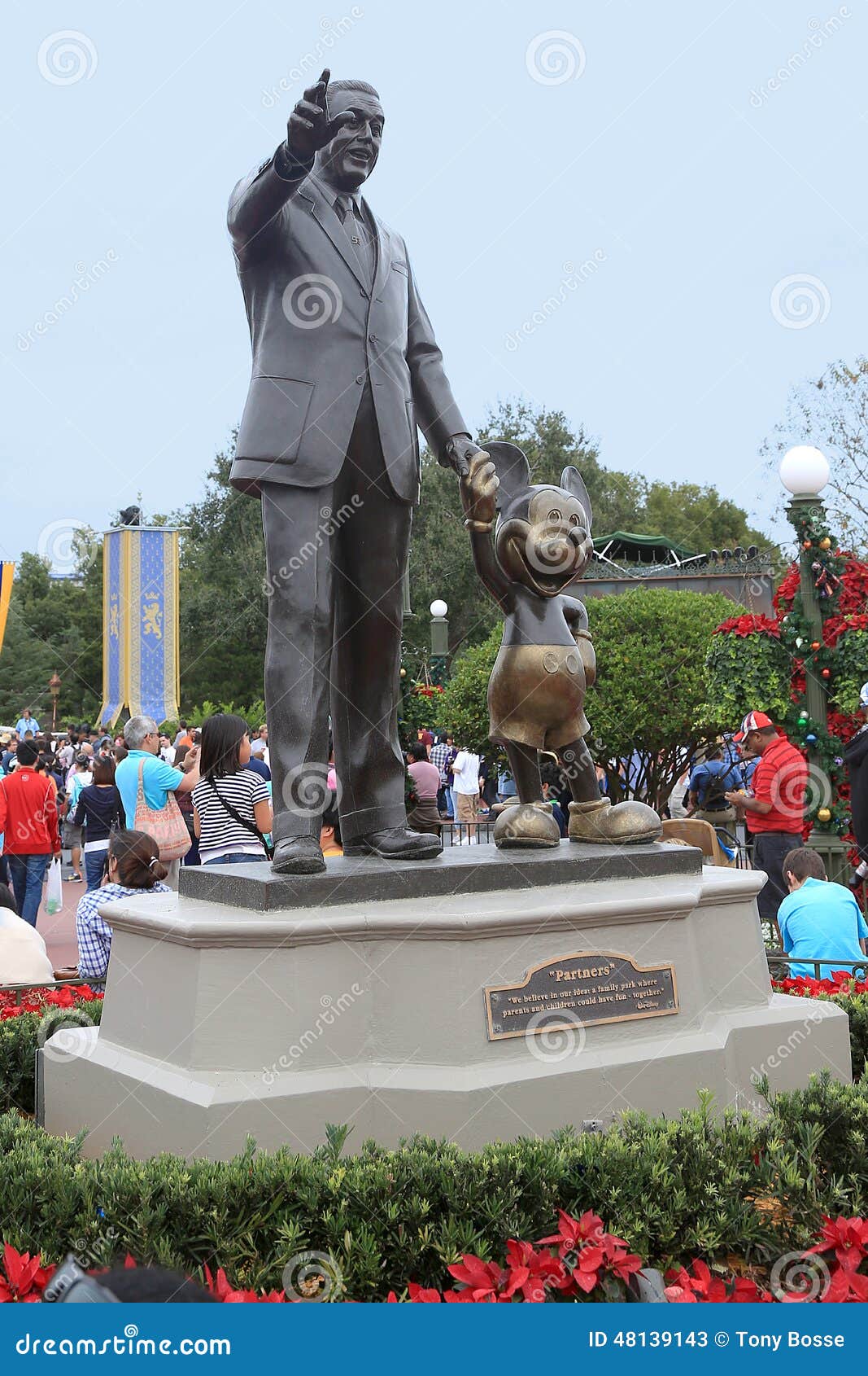 Walt Disney & Mickey Mouse Statue Fotografia Stock Editoriale ...