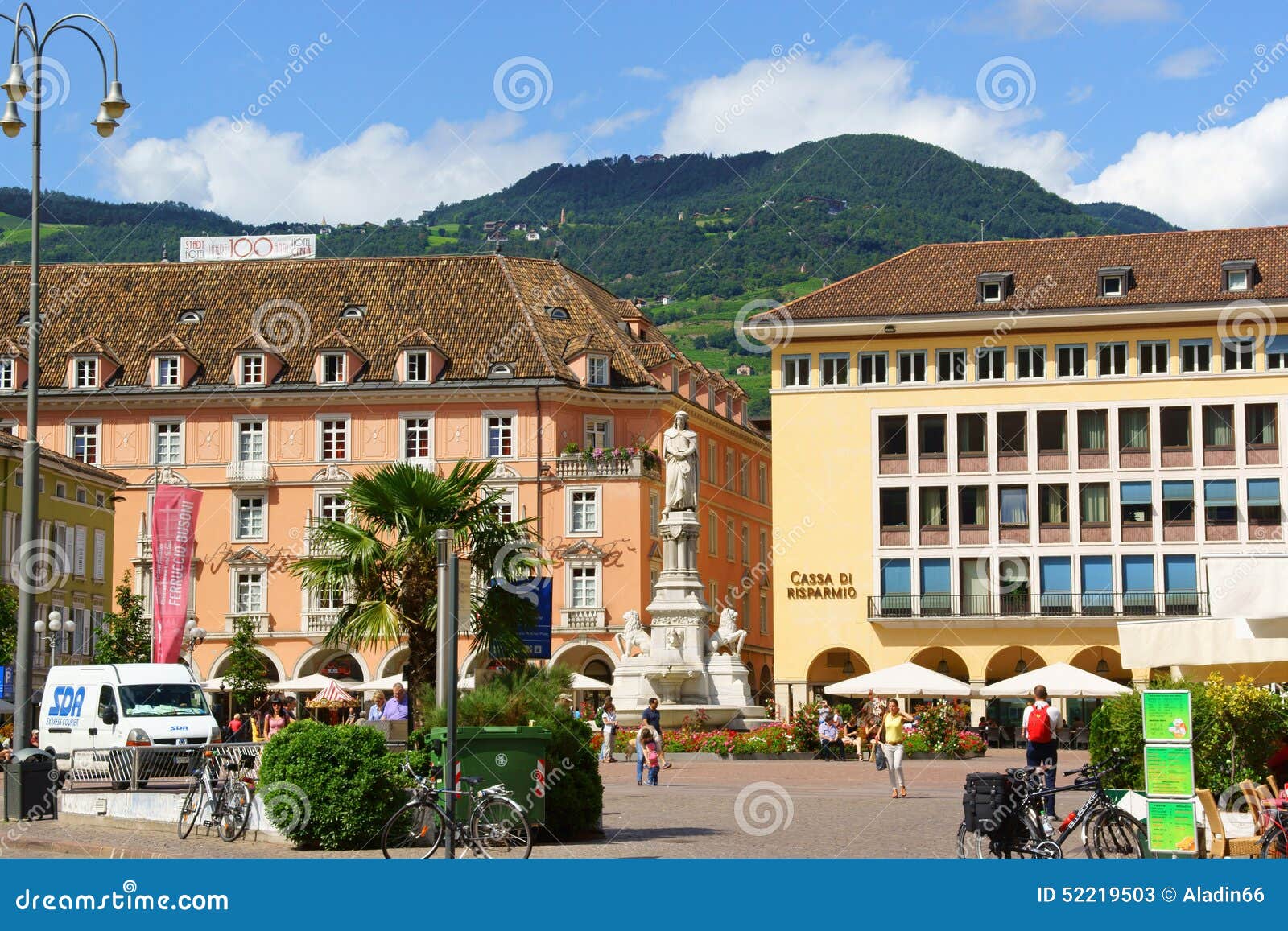 Walther Square in Bozen (Bozen), Italien Redaktionelles Stockfoto ...