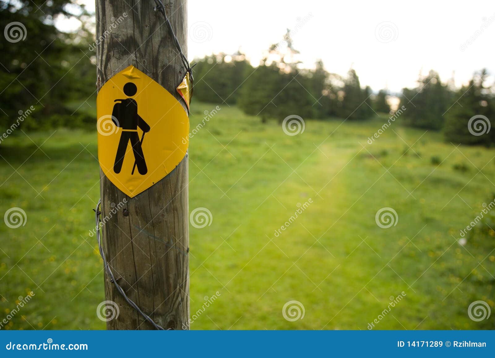 Wanderersymbol stockbild. Bild von schweiz, methode, gelb - 14171289