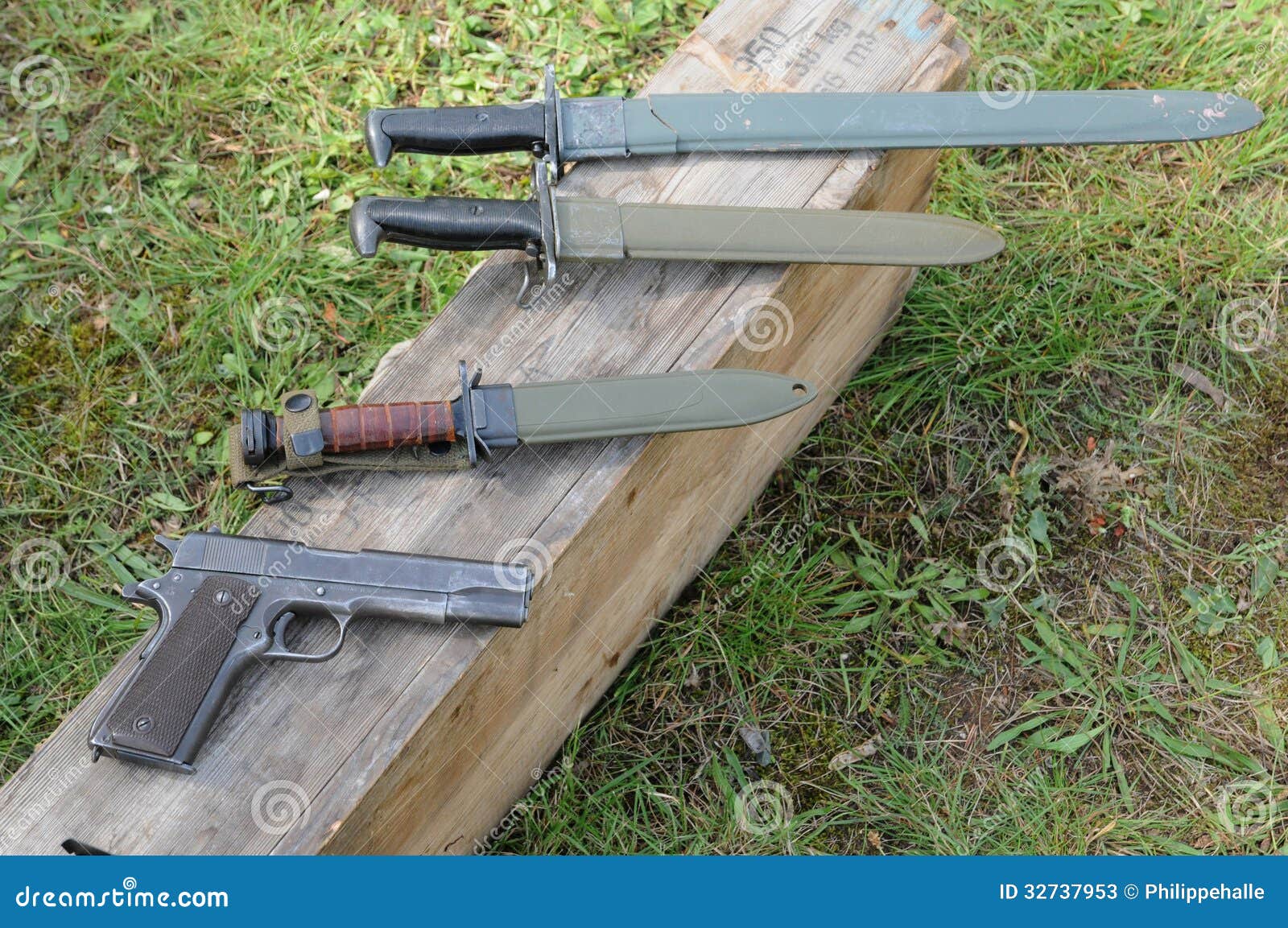 Wapens Van De Tweede Wereldoorlog Stock Afbeelding - Image of pistool ...