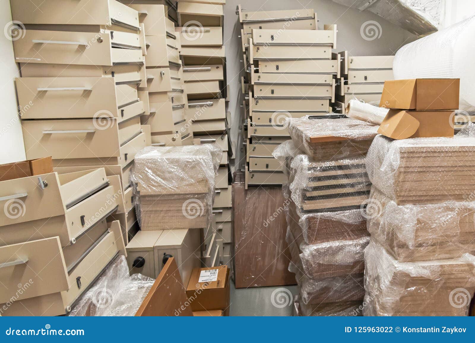 417 Crowded Warehouse Photos - Free & Royalty-Free Stock Photos from ...
