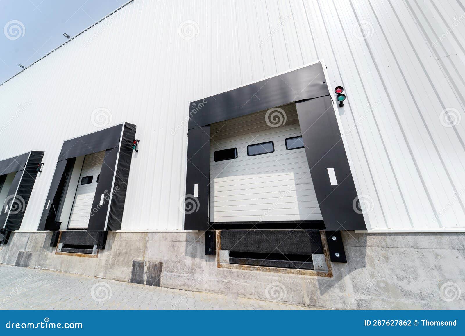 Warehouse Gate for Loading and Unloading Cargo in a Distributed Center ...