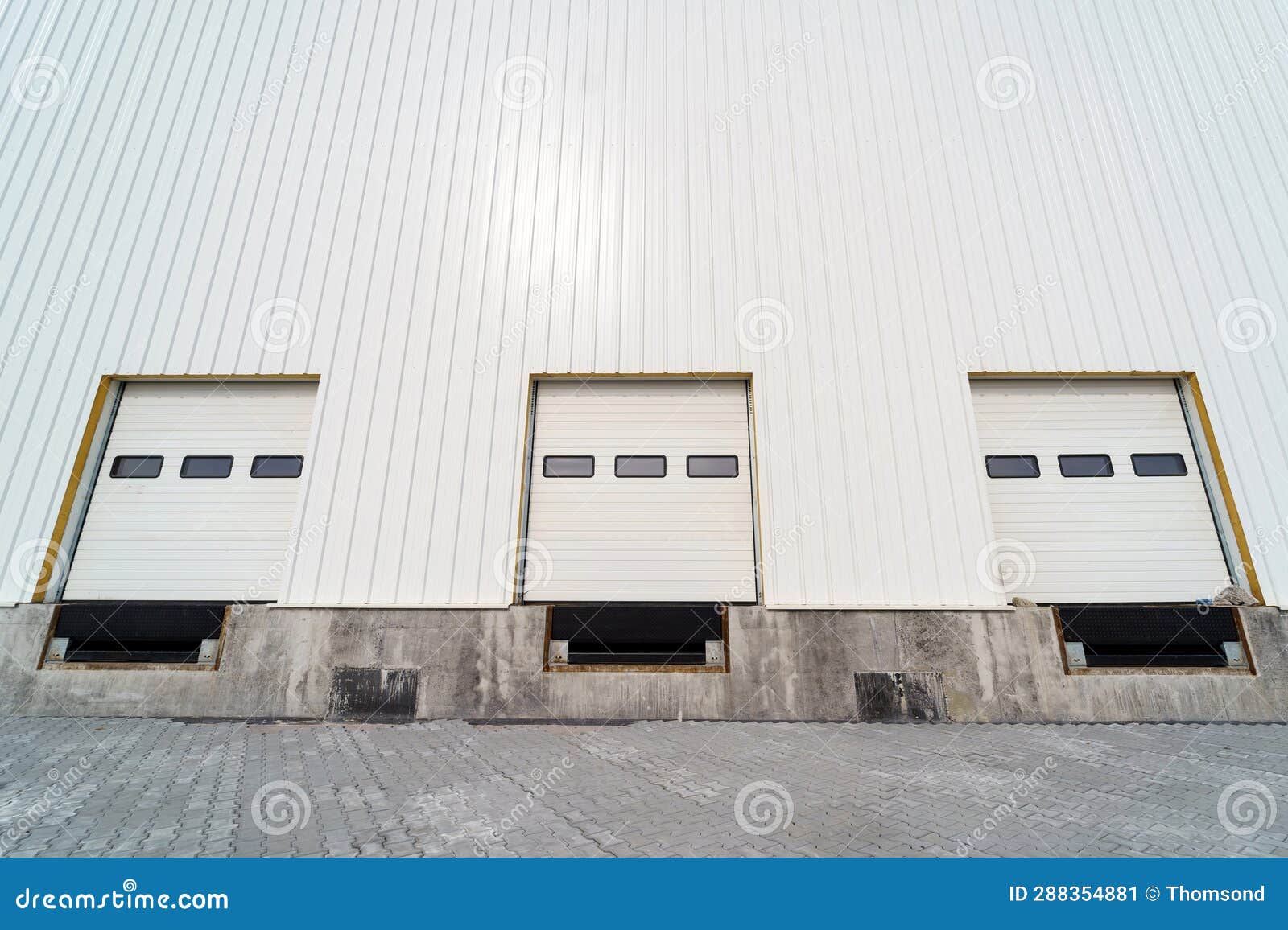 Warehouse Gate for Loading and Unloading Cargo in a Distributed Center ...