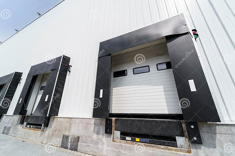 Warehouse Gate for Loading and Unloading Cargo in a Distributed Center ...