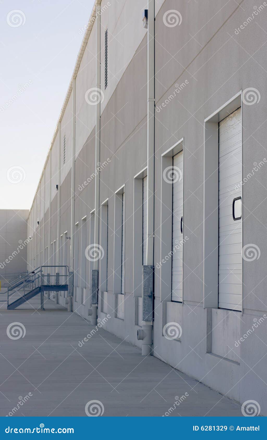 Warehouse loading dock stock image. Image of distribution - 6281329