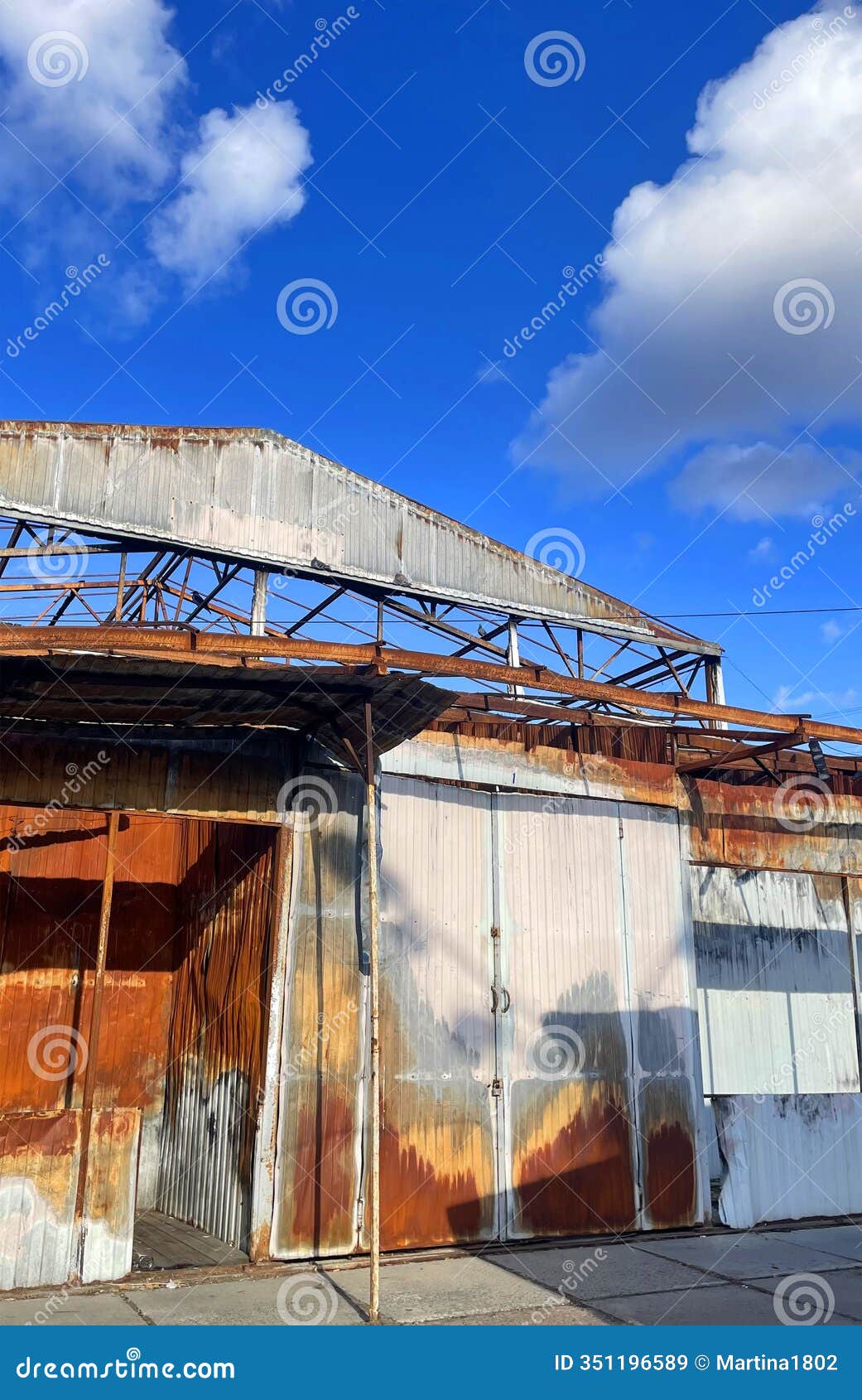 Burnt Metal Frame of the Building Stock Image - Image of destruction ...