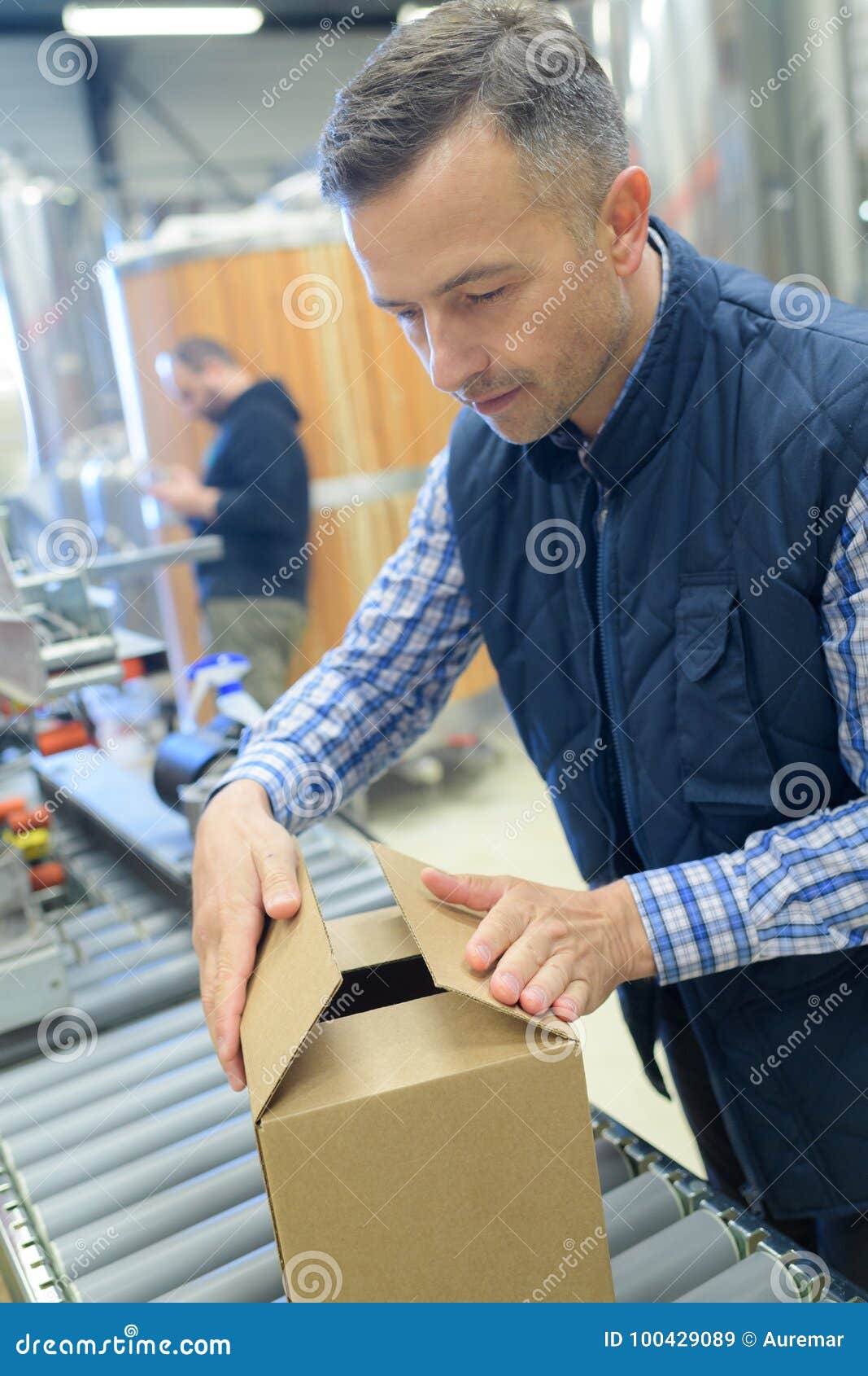 Warehouse Worker Closing Box Stock Image - Image of scanning, cardboard ...