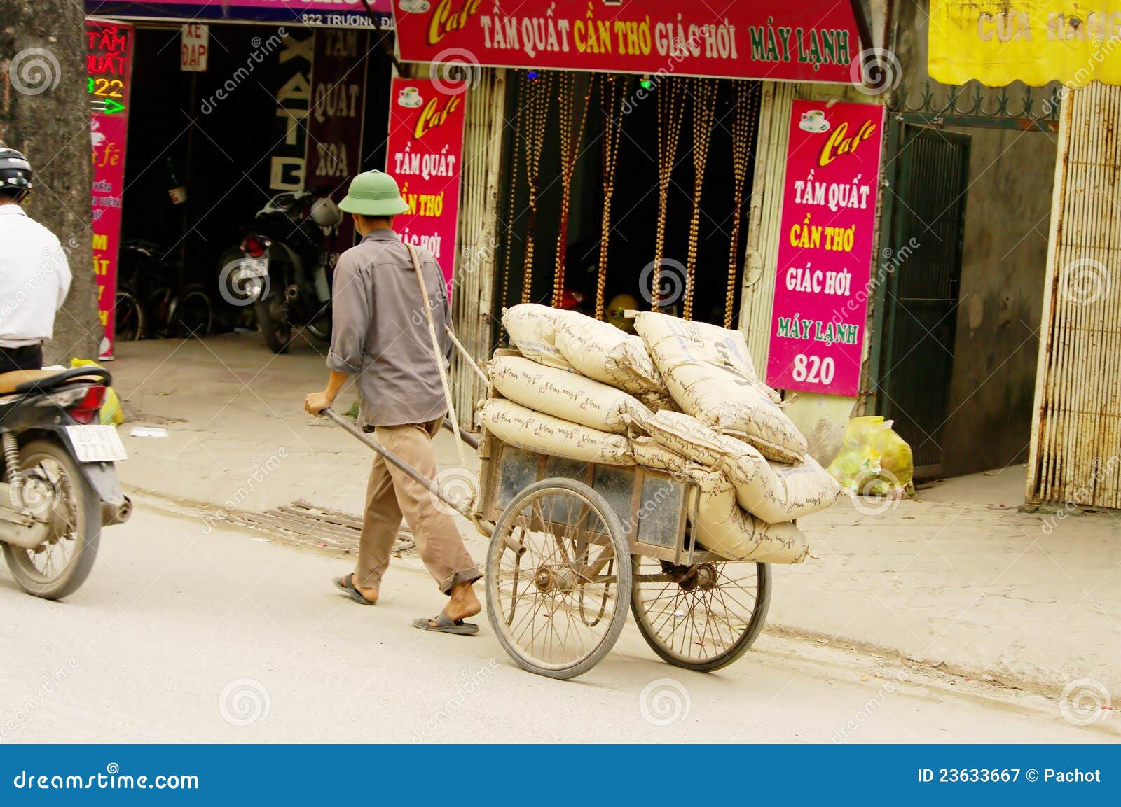 Warehouseman editorial photography. Image of laborer - 23633667