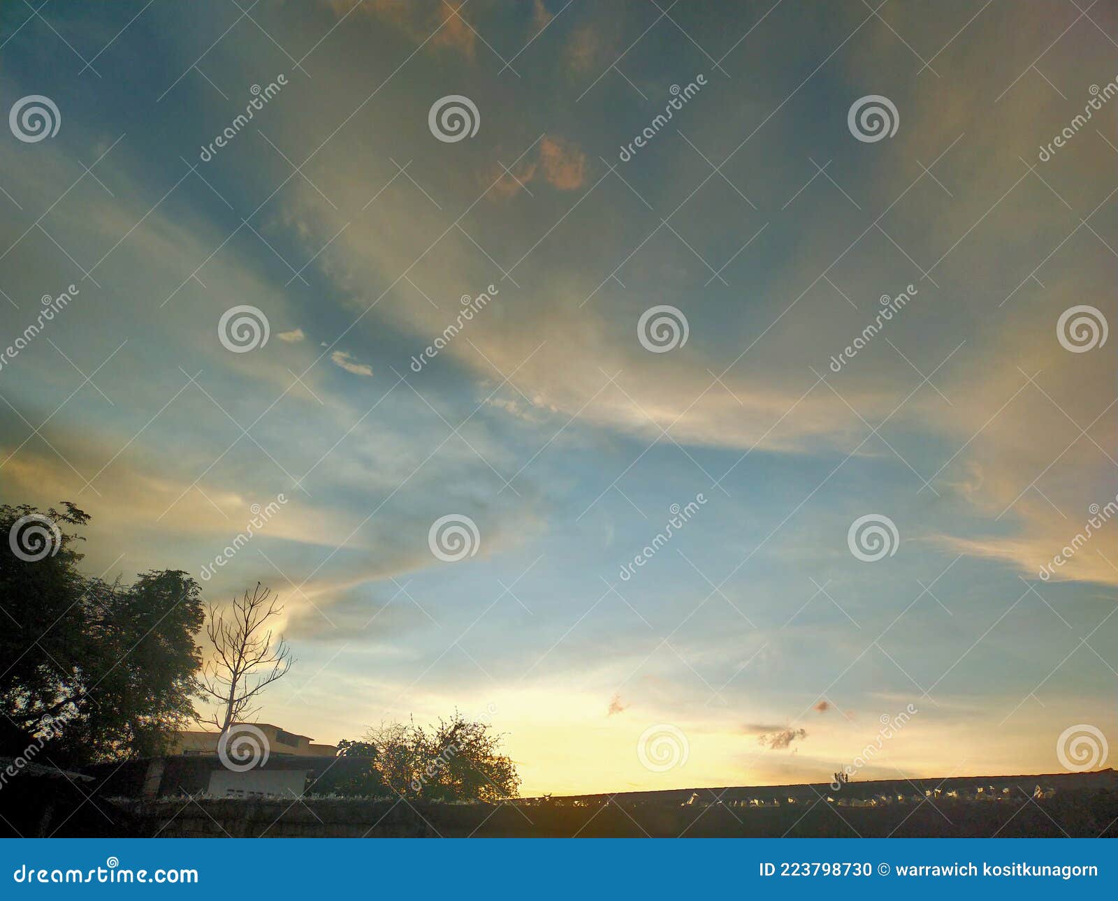 The Warm Sky in the Evening Stock Photo - Image of cumulus, sunset ...