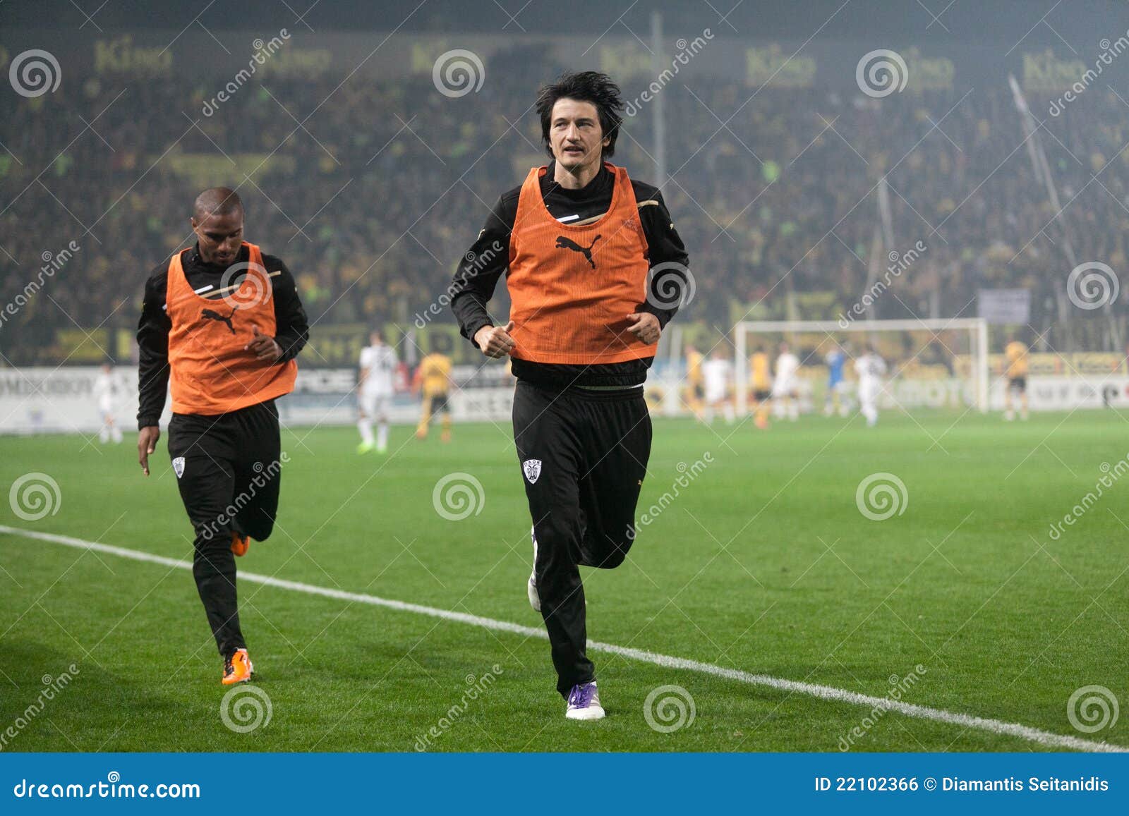 Warm Up of Vladimir Ivic & Leonardo Editorial Photo - Image of green ...