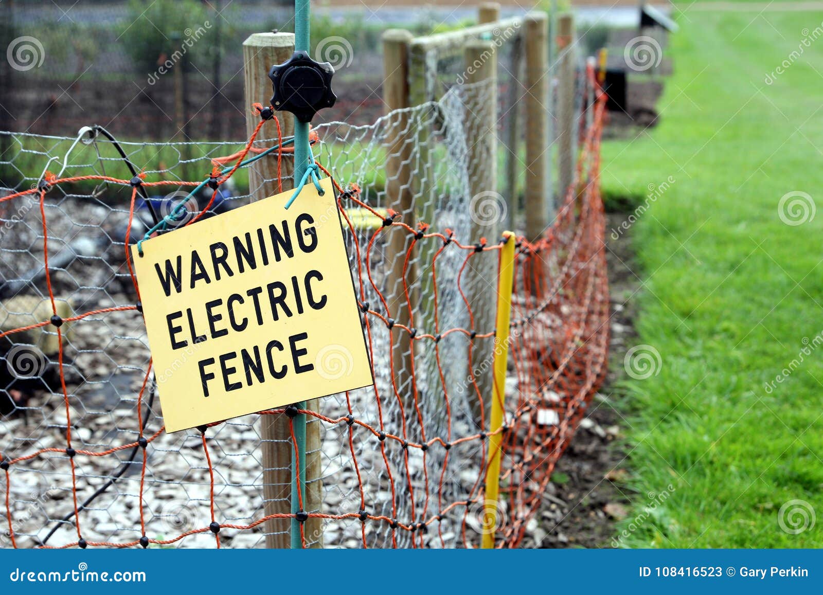 Warning Electric Fence Sign on Electric Fence Stock Image - Image of ...