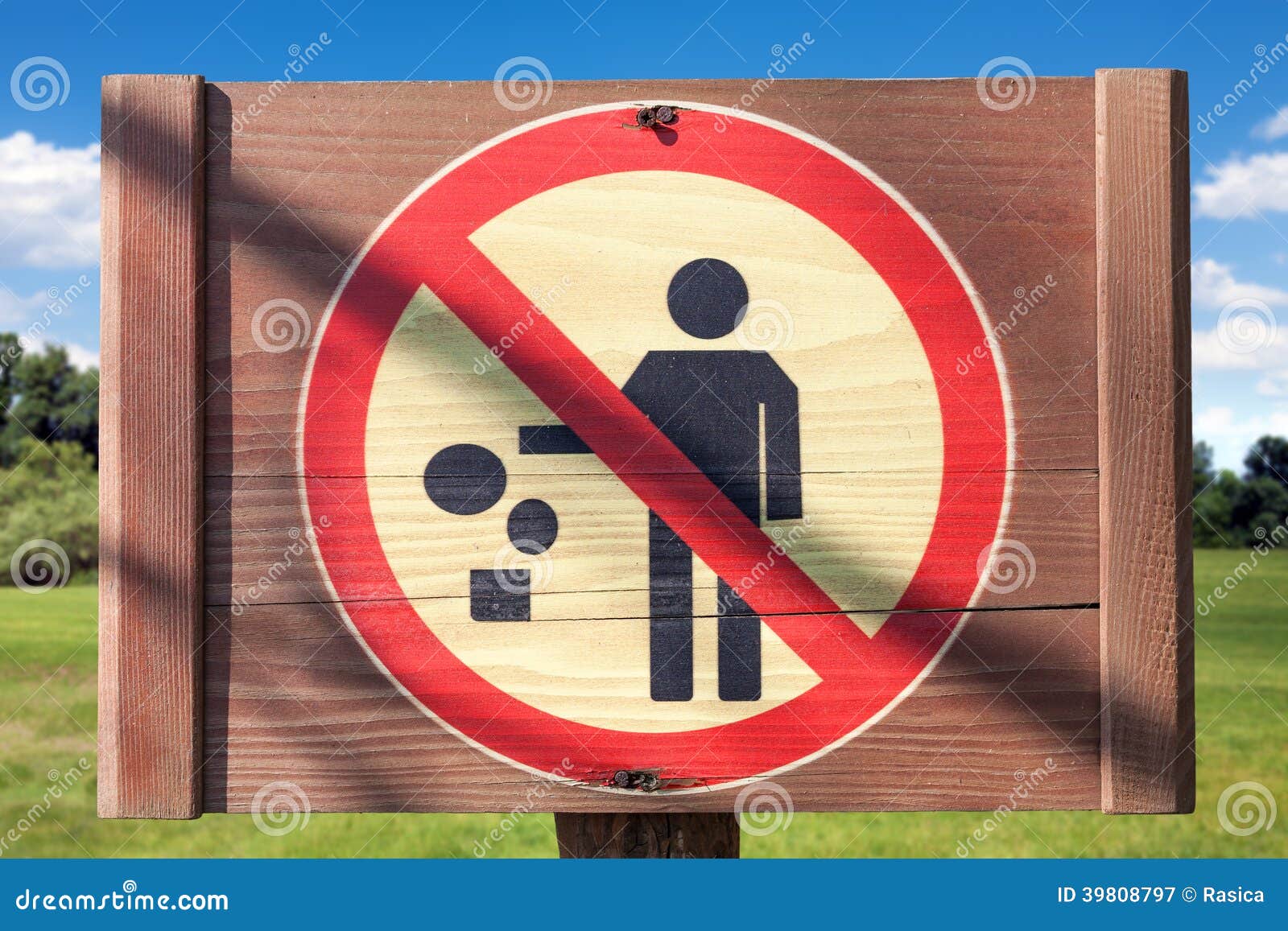 Warning Sign To Not Throw Trash Stock Image - Image of litter, nature ...