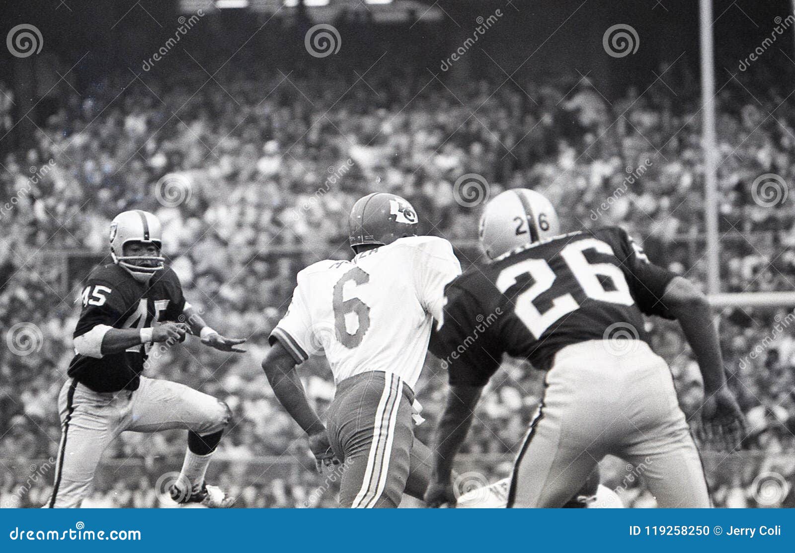 Warren McVea #6 Tacklas Av Dave Grayson #45 Redaktionell Foto - Bild av ...