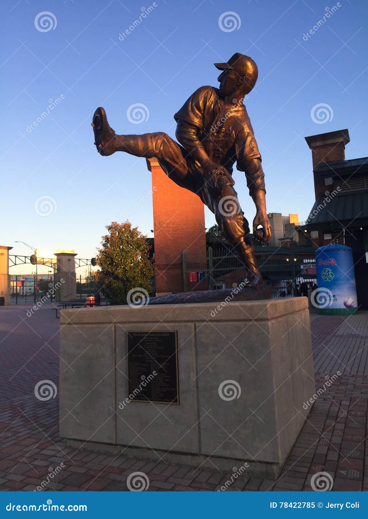 Warren Spahn Statue Turner Field, Atlanta, GA Image éditorial - Image ...