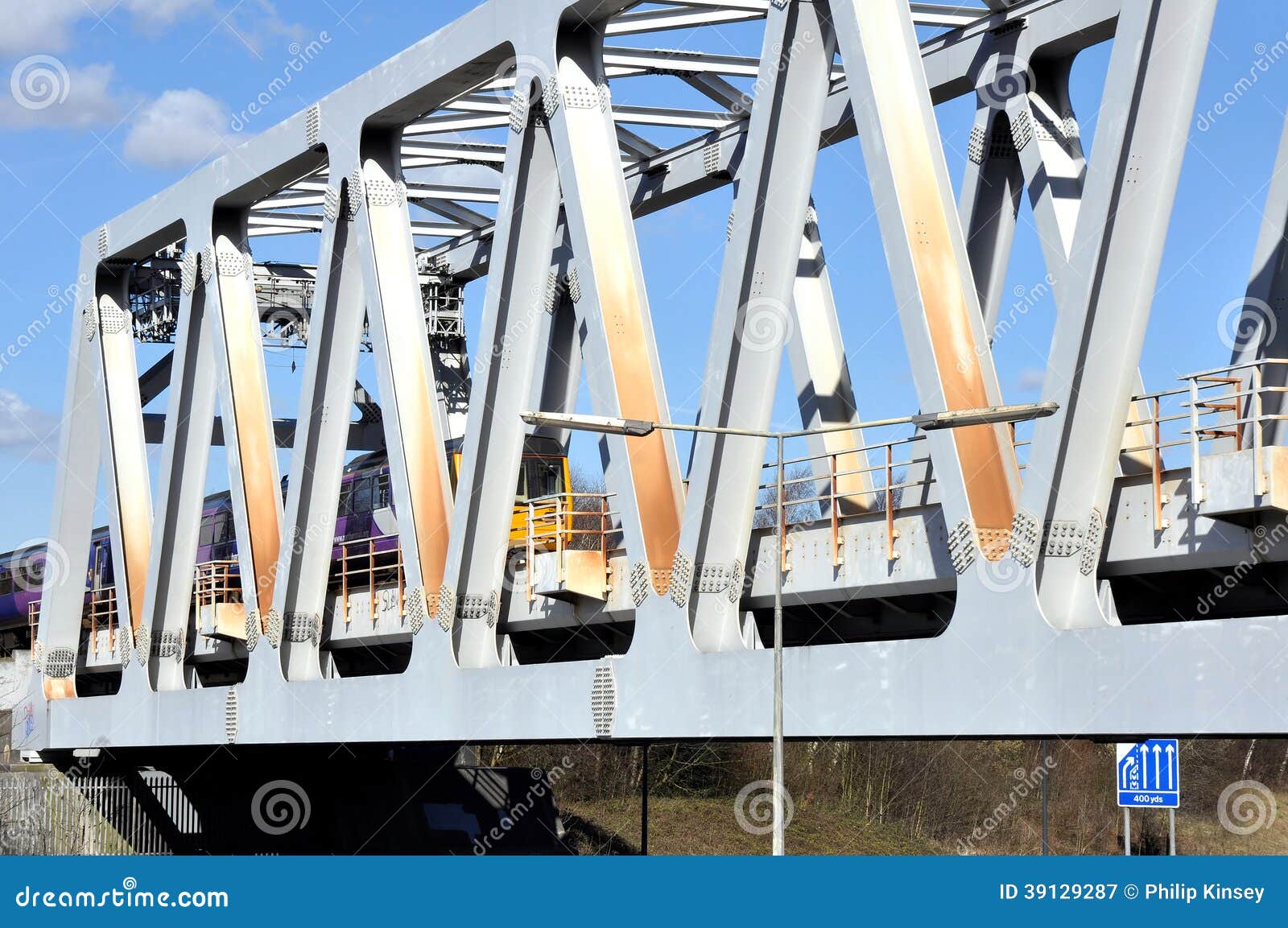 Warren Truss Type Railway Bridge Imagen de archivo - Imagen de camino ...