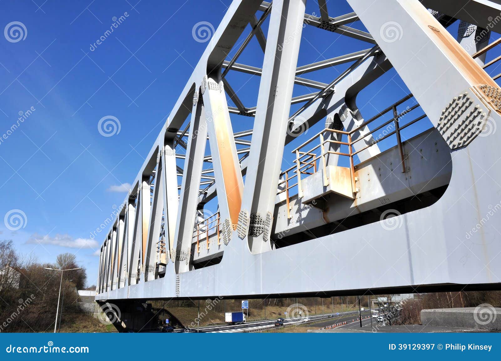 Warren Truss Type Railway Bridge Imagem de Stock - Imagem de trusco ...
