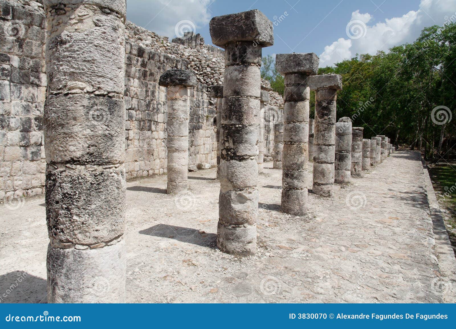 Warriors Temple Chichen Itza Mexico Stock Photo - Image of ruins ...