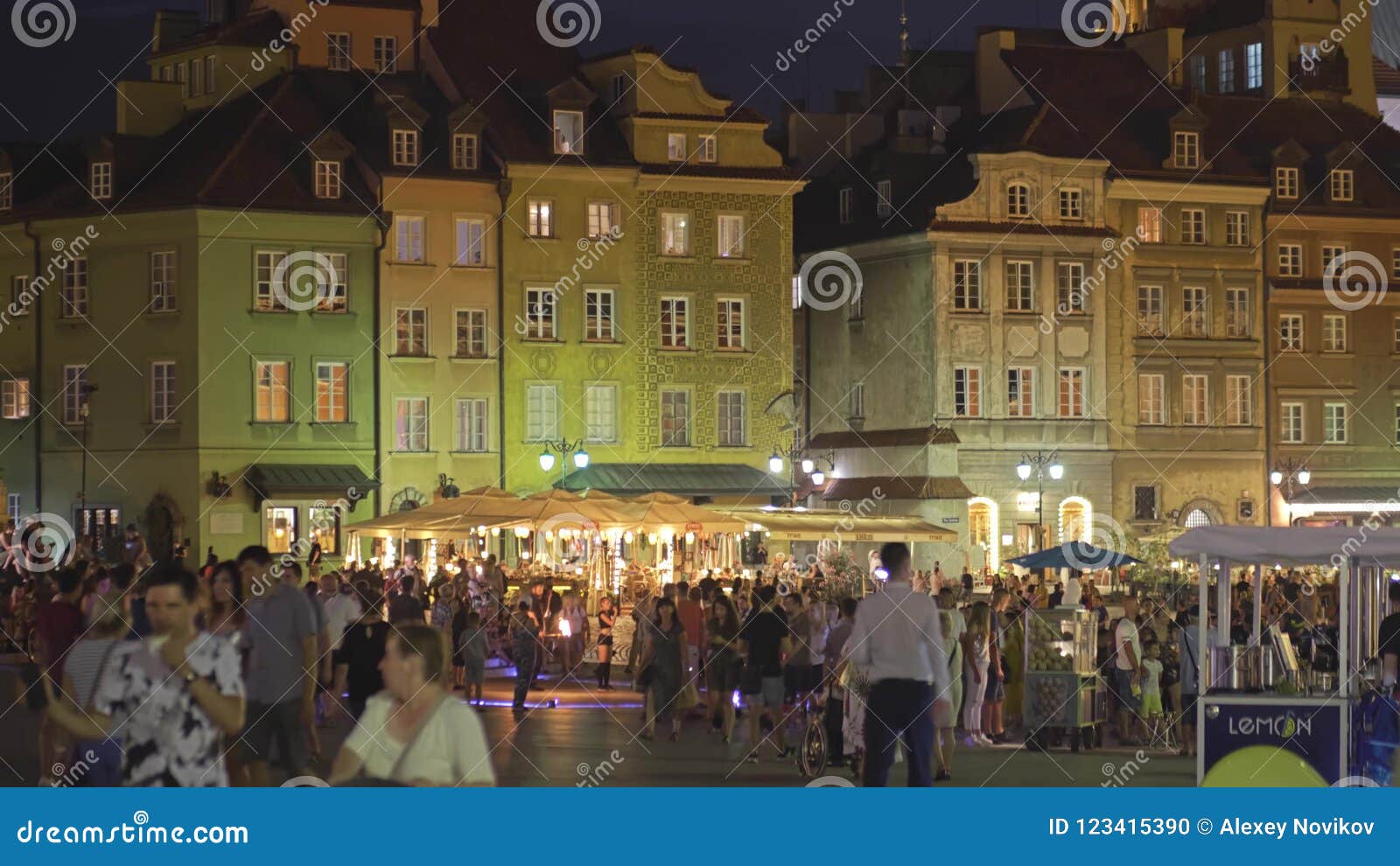 WARSAW, POLAND - AUGUST 4, 2018. Crowded Square in Old Town in the ...