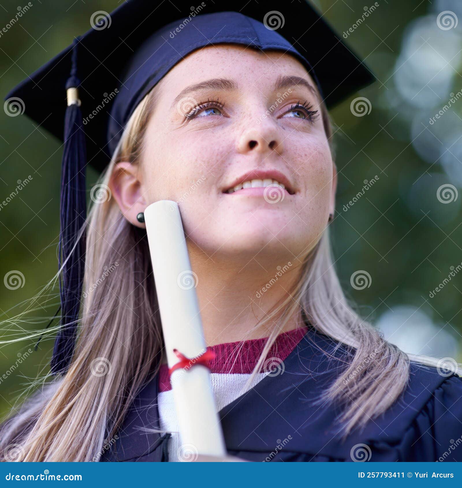 Was Wird Meine Zukunft Bringen?. Eine Absolventin Mit Diplom. Stockbild ...