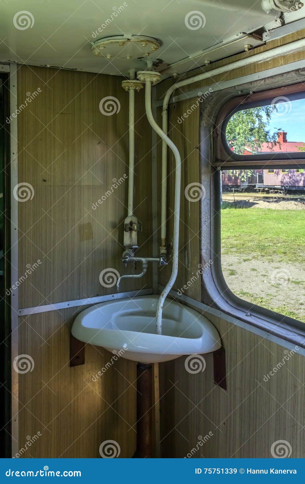 Wash basin editorial stock image. Image of antique, railway - 75751339