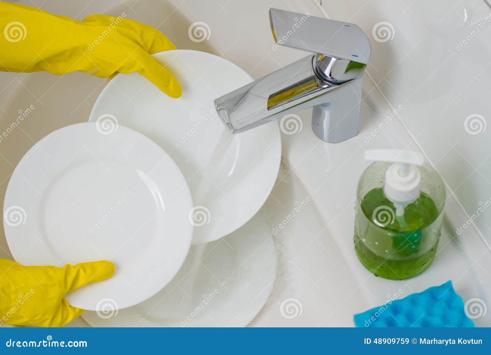 Wash white plates stock image. Image of kitchen, hygiene - 48909759