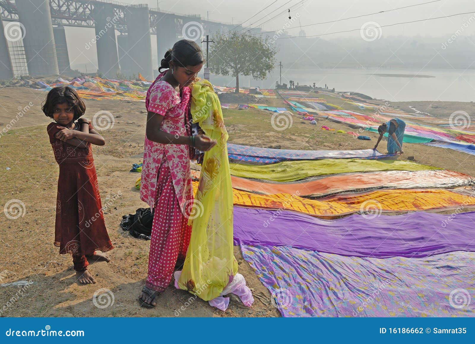 Washer-men family in India editorial photography. Image of bridge ...
