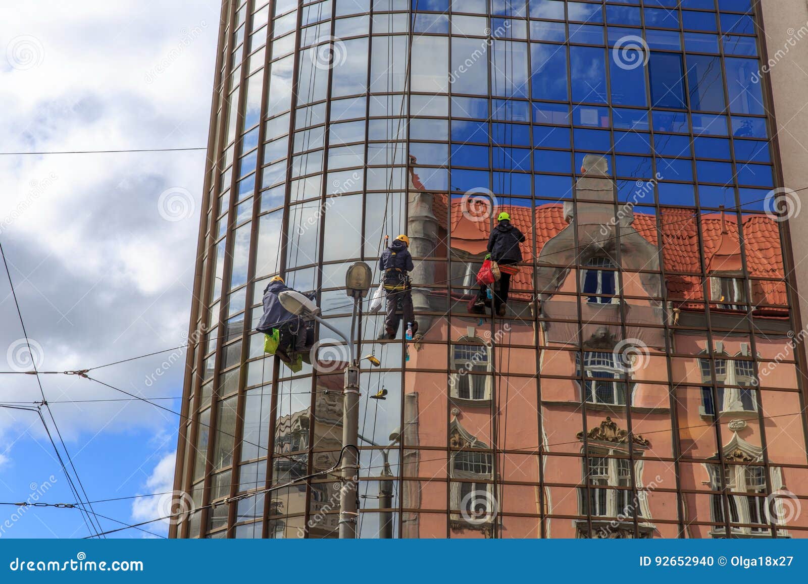 Washers Wash The Windows Mirror Of Skyscraper Silhouette Shot Editorial ...