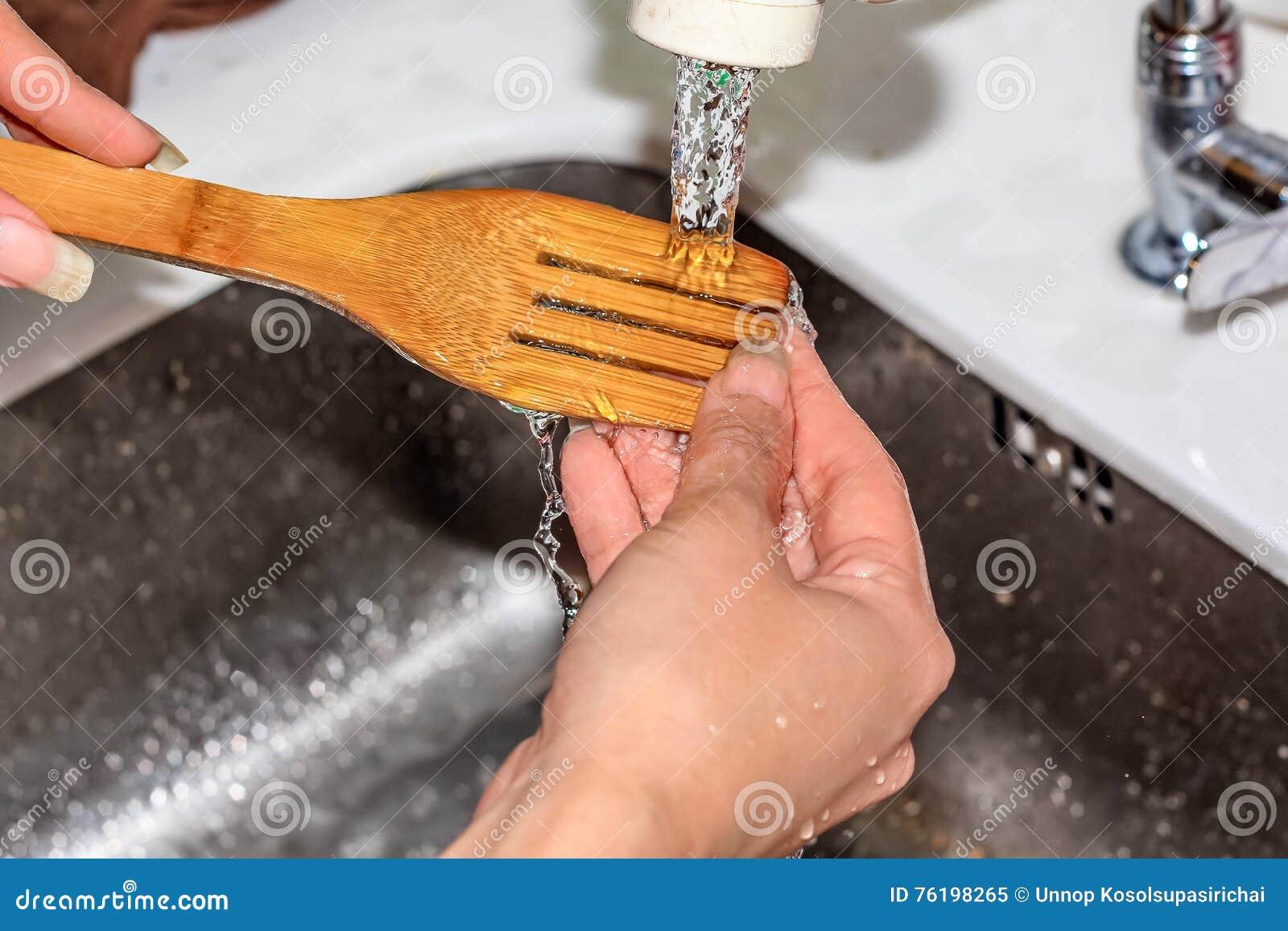 Frying Pan Frying Pan And Water Drops Waves Circles Black Background ...