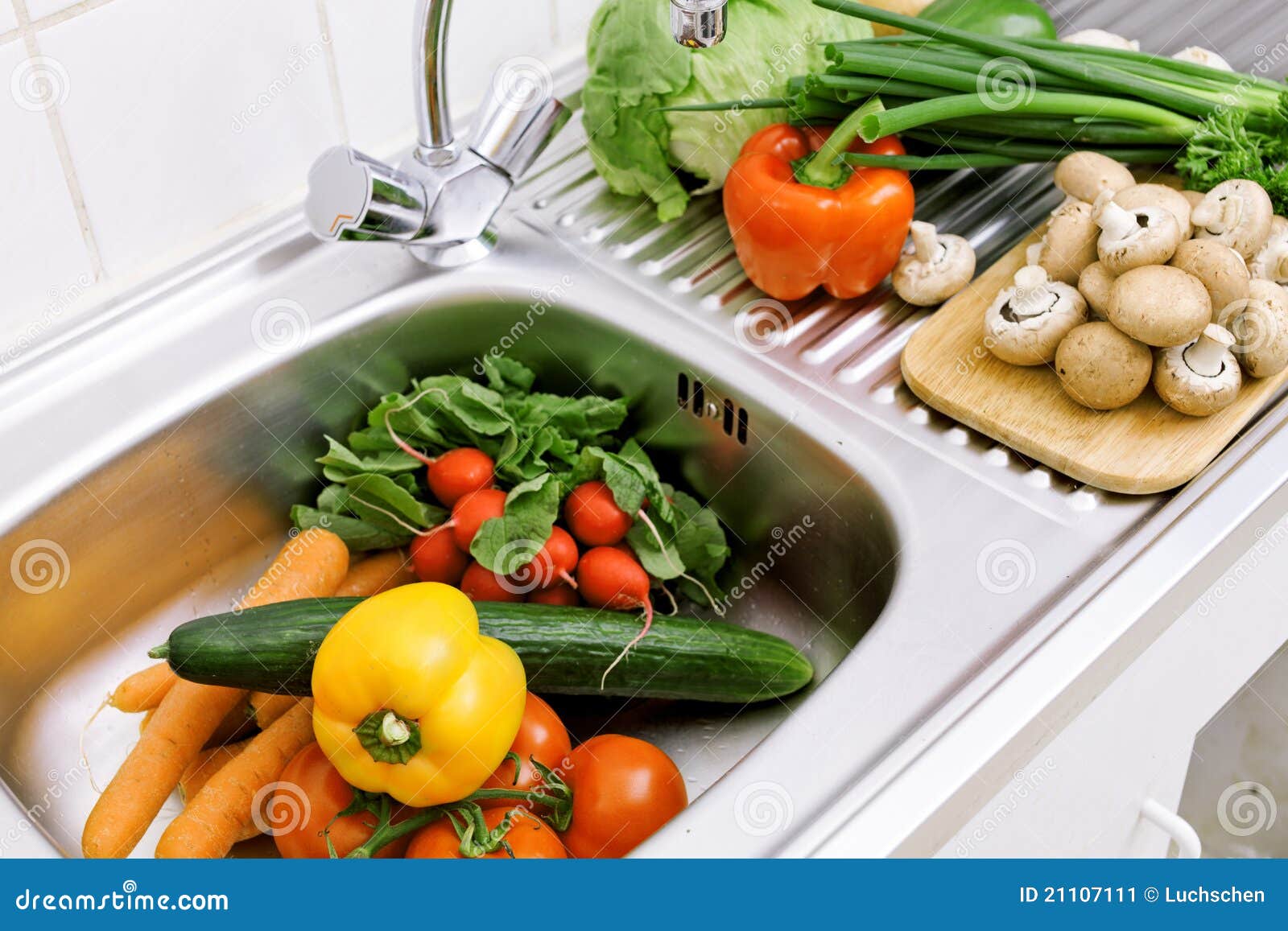 Washing vegetables stock image. Image of kitchen, onion - 21107111