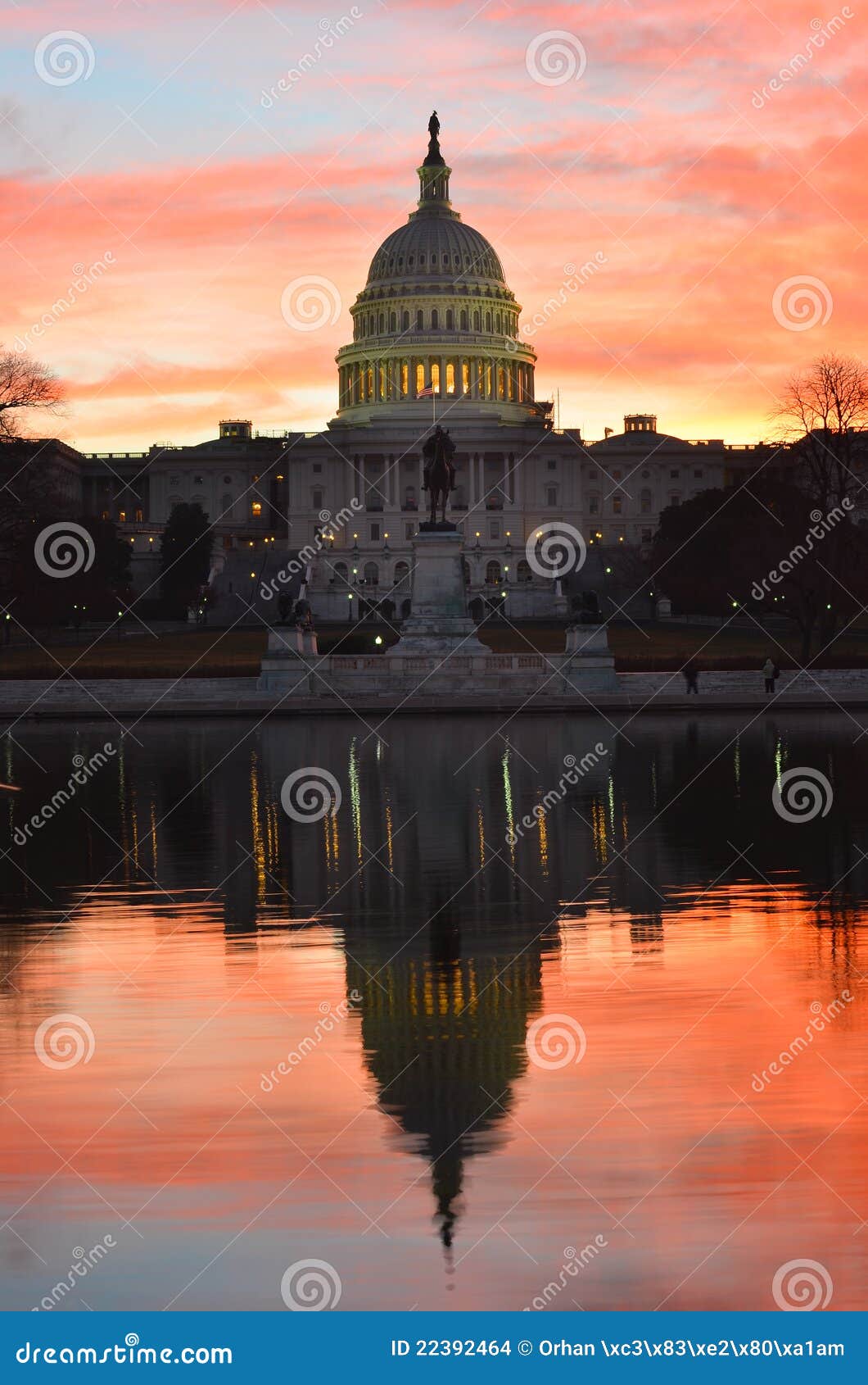 Washington DC, Edificio Del Capitolio En Una Oscuridad Roja Foto de ...