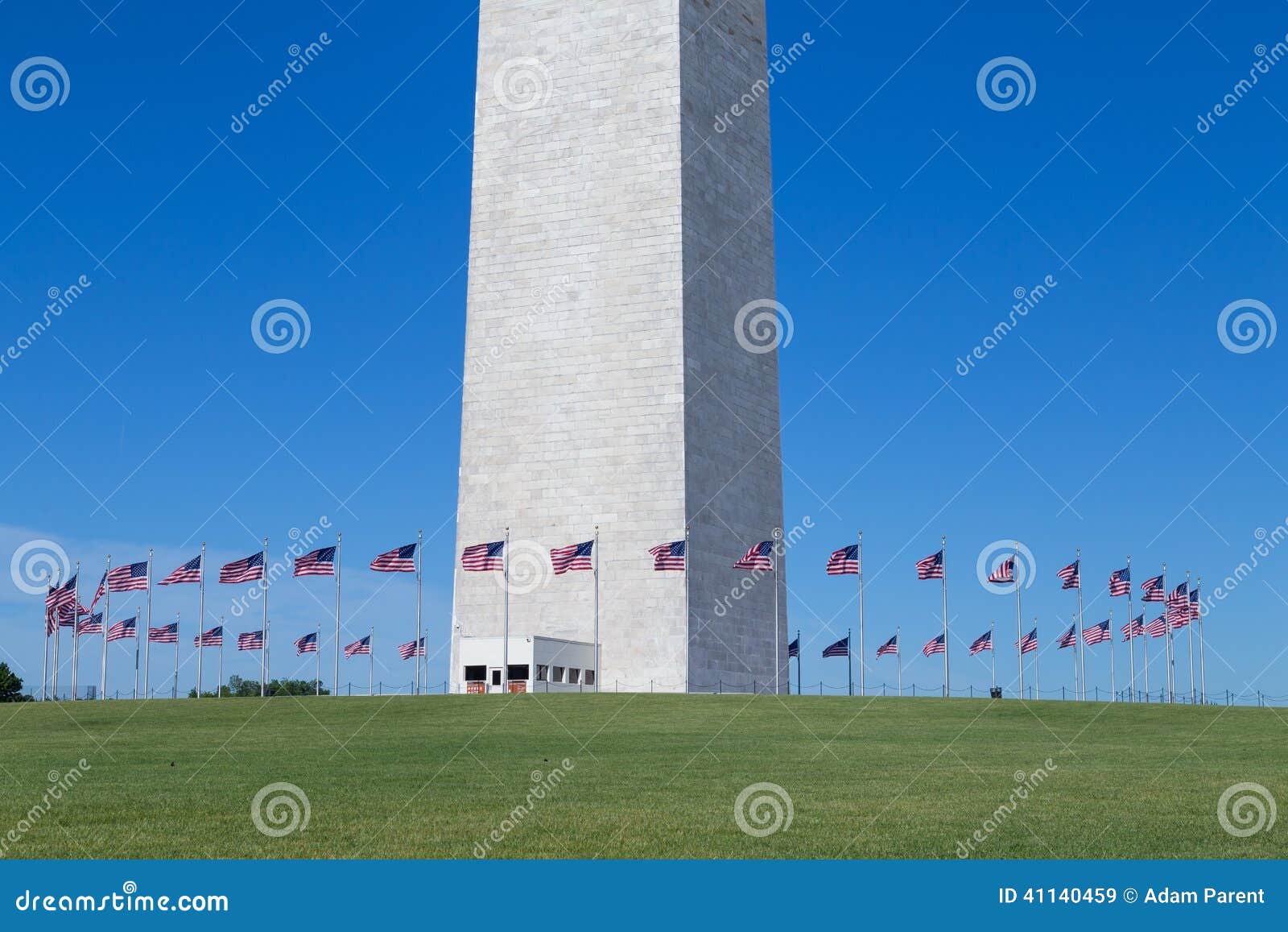 Washington, DC - Flaggen Um Die Basis Washington Monuments Stockbild ...