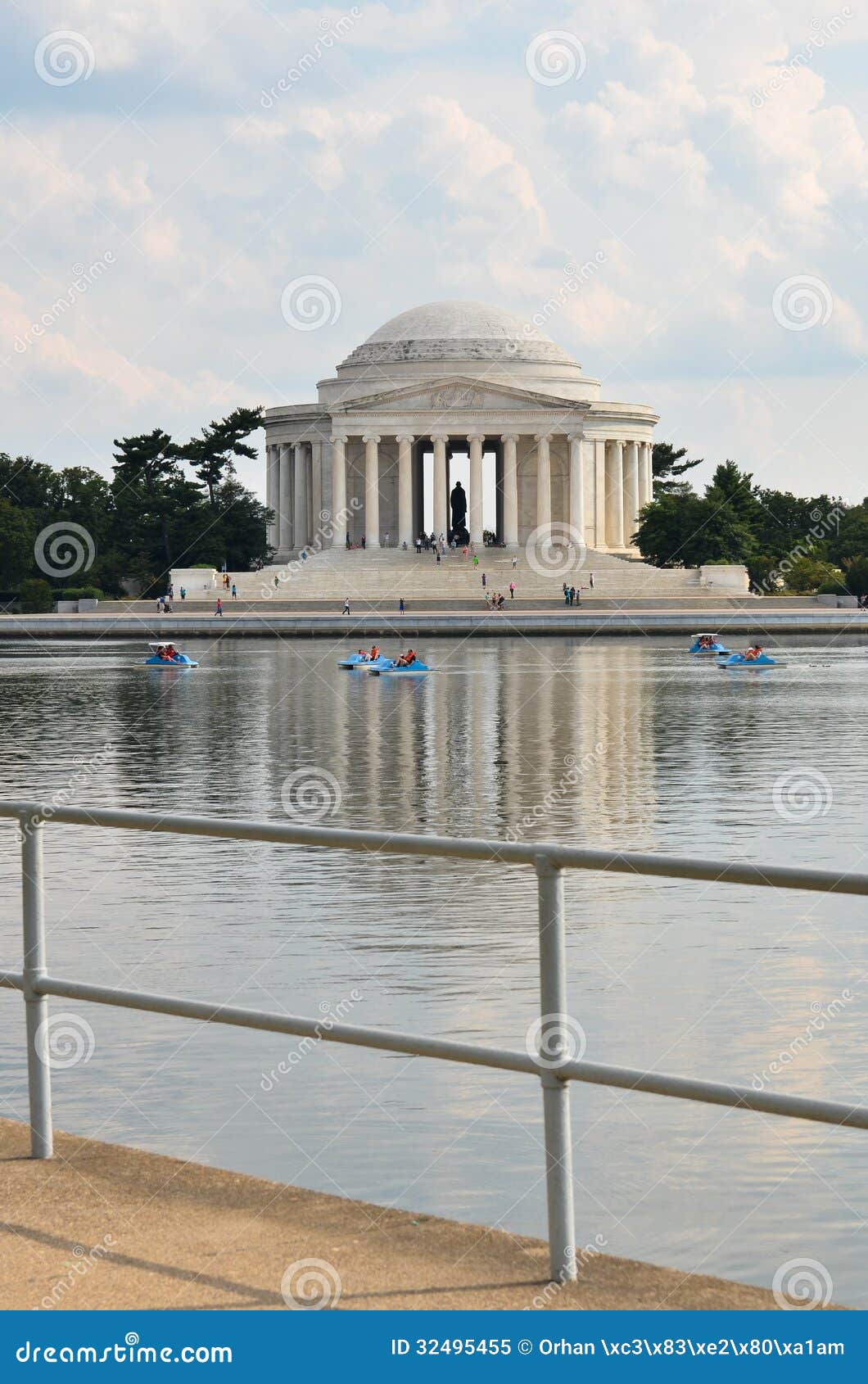 Washington DC - Jefferson Memorial an Reflection on Pool Stock Image ...