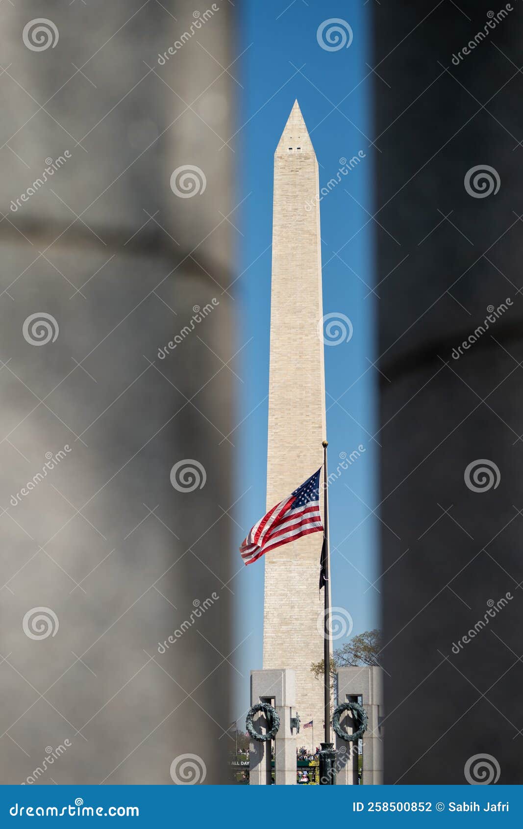 Washington, DC - March 15 2022: Washington Monument in Spring Editorial ...