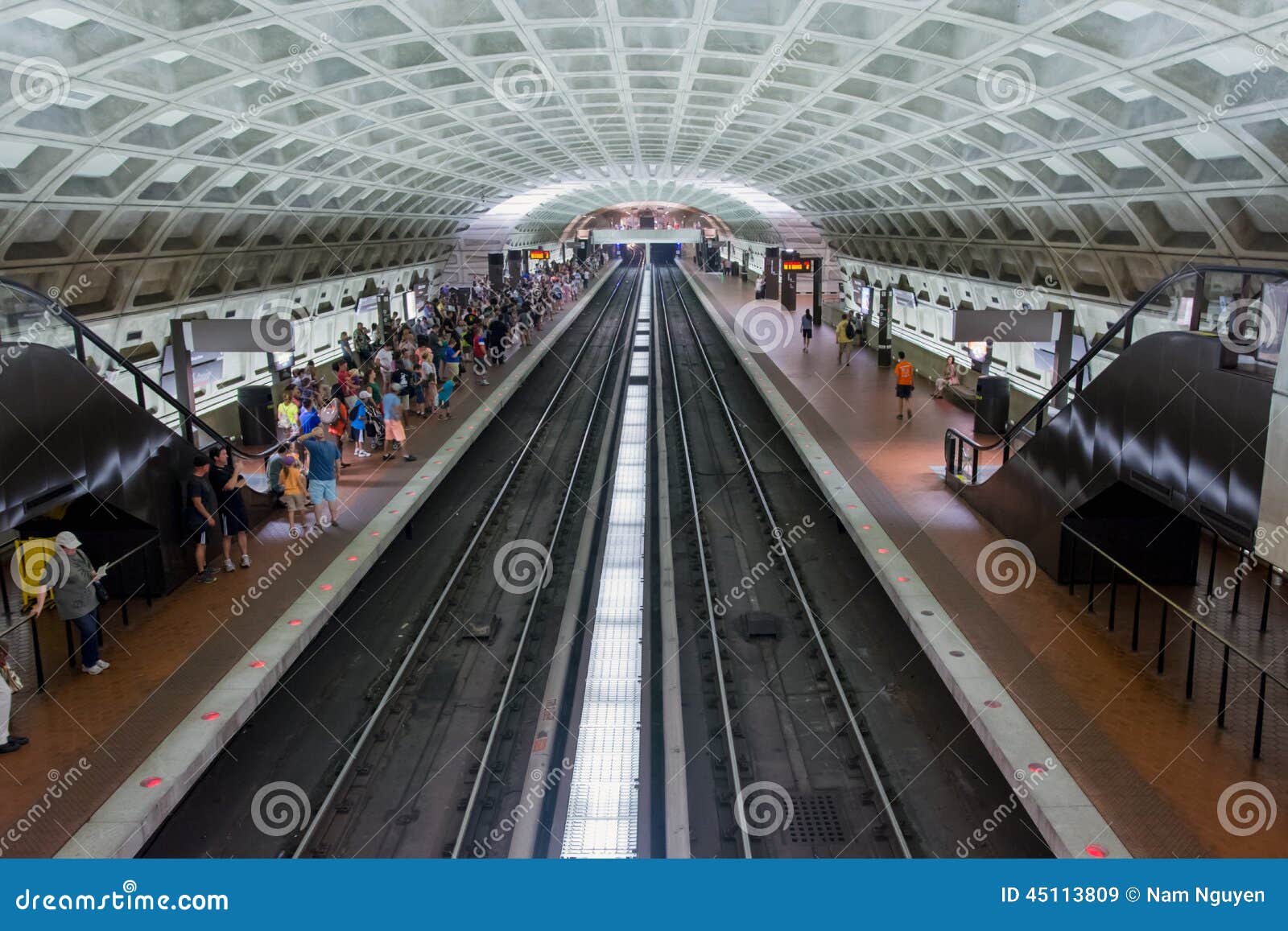 Washington DC Metro Station Editorial Stock Image - Image of columbia ...