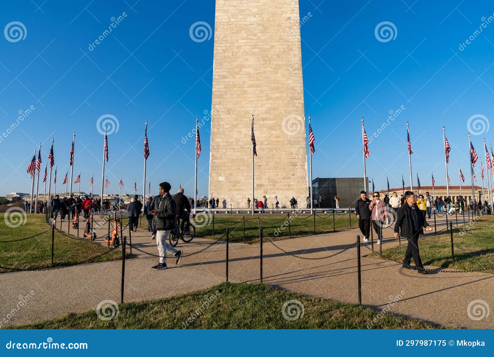 Tourists Visit the Washington Monument on a Fall Day Editorial Image ...