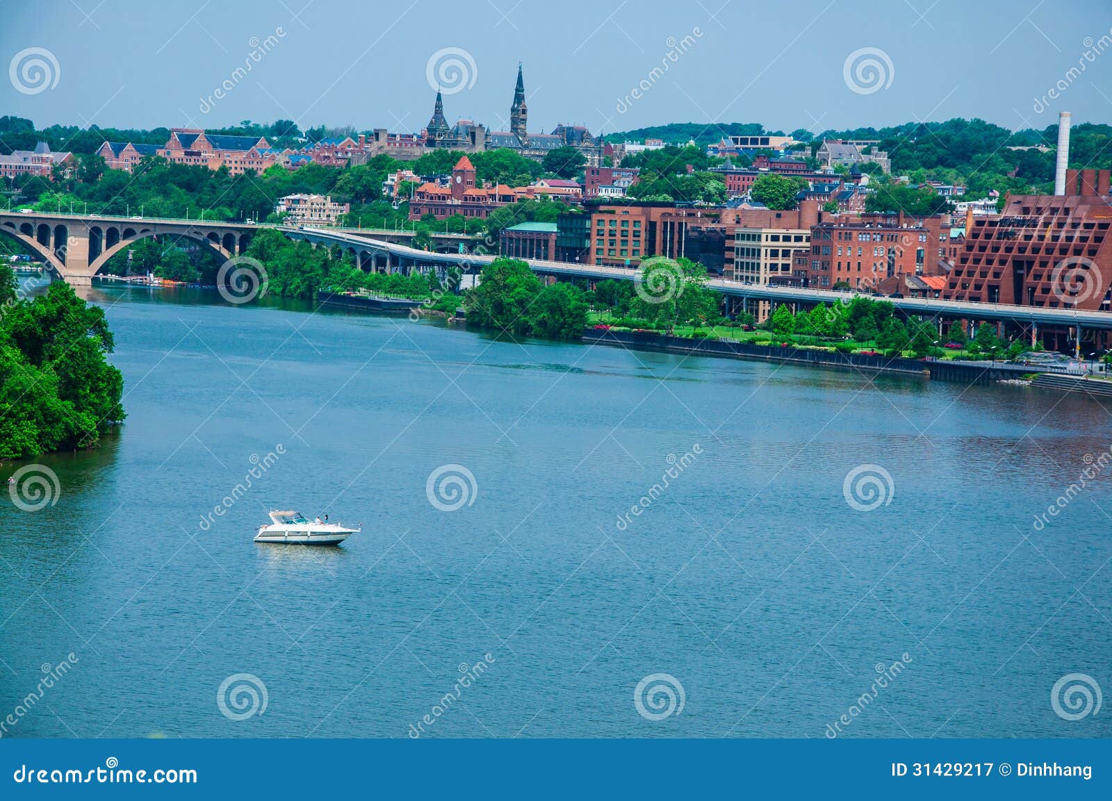 Washington DC Por El Río Potomac Imagen de archivo - Imagen de edificio ...