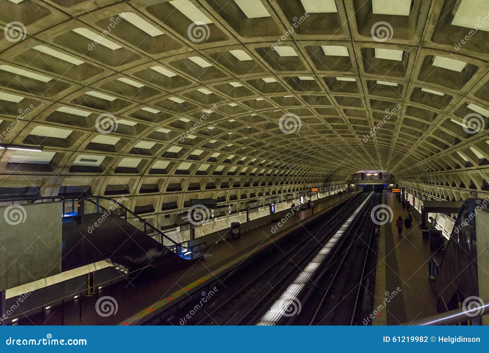 Washington DC subway editorial photography. Image of busy - 61219982