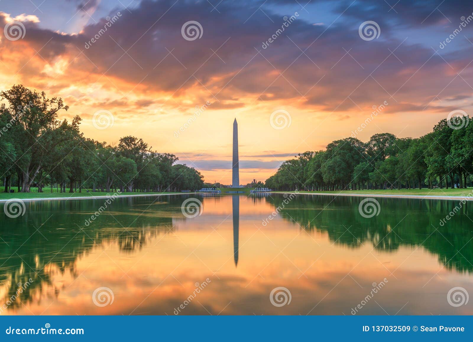 Washington Monument on the Reflecting Pool in Washington, D.C Stock ...