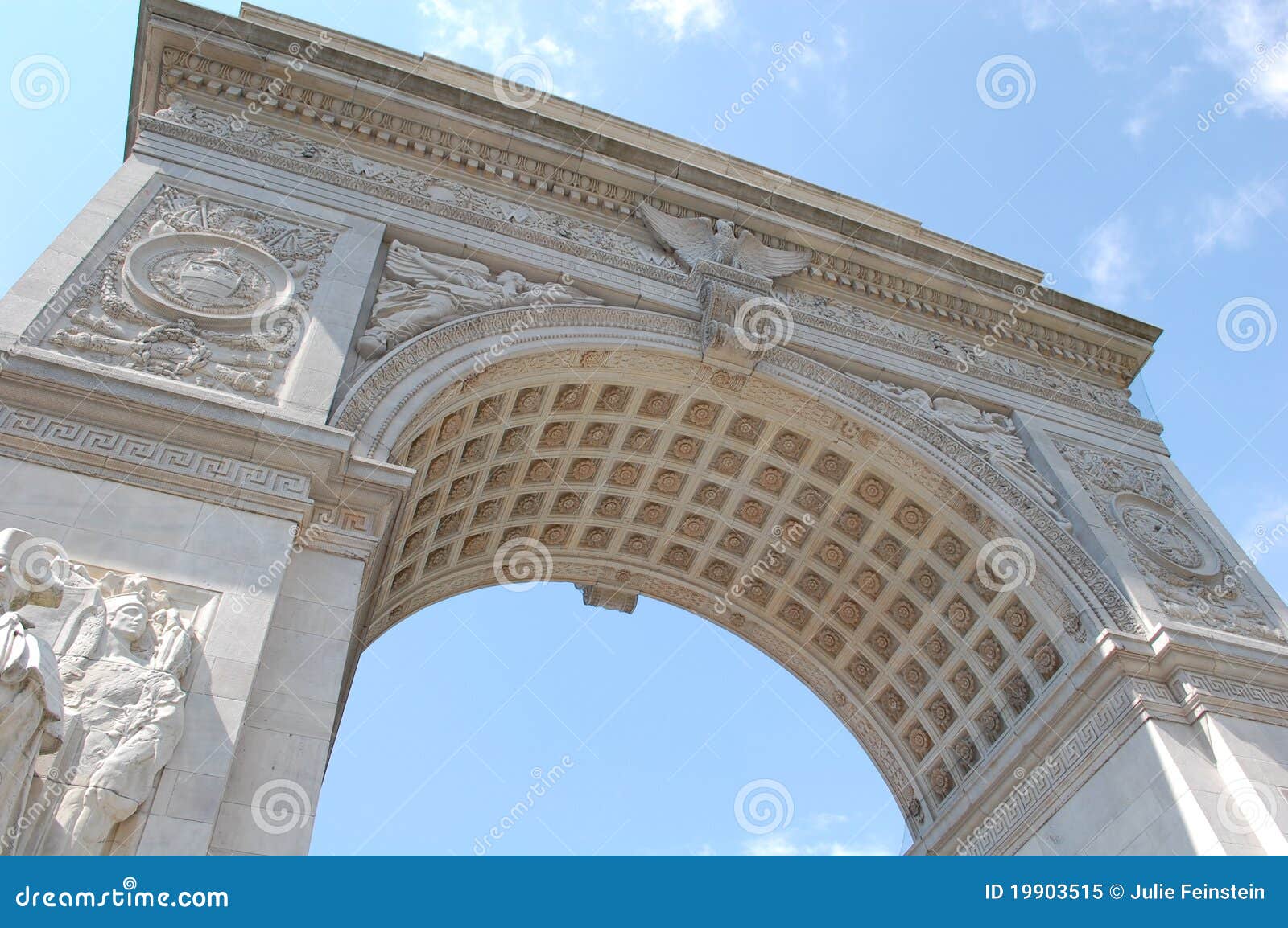 Washington Square Arch editorial image. Image of tourism - 19903515