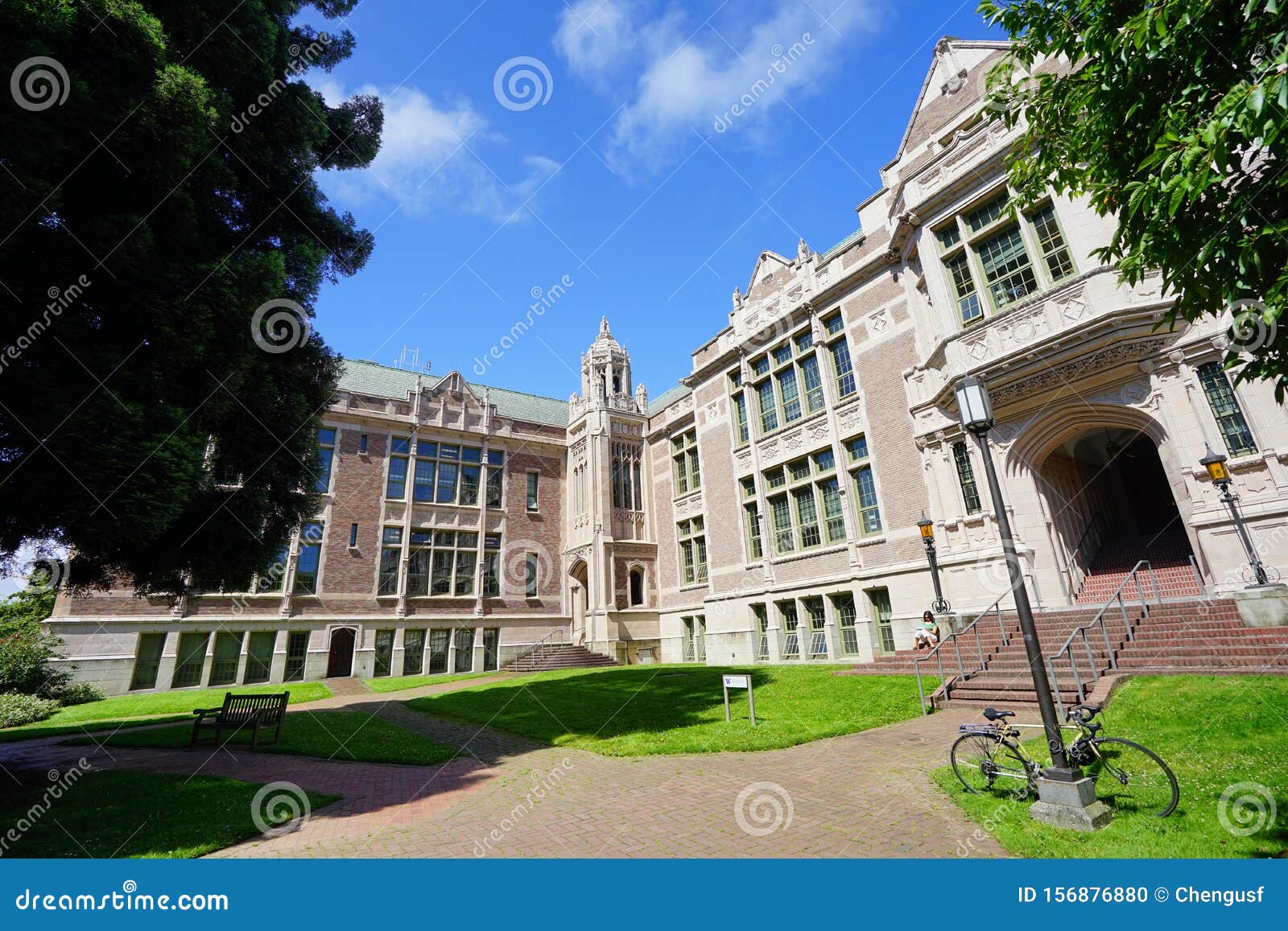 Washington University Seattle Stock Photo - Image of huskies, fountain ...