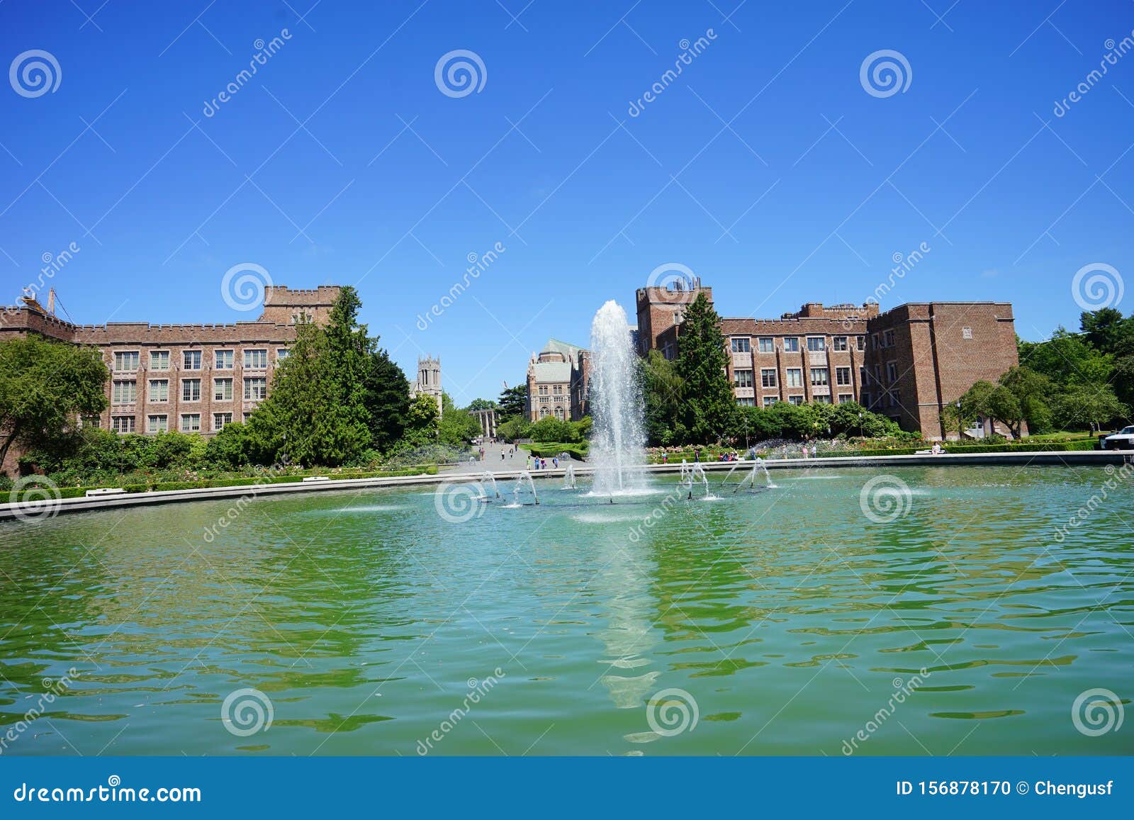 Washington University Seattle Stock Photo - Image of fountain, brick ...