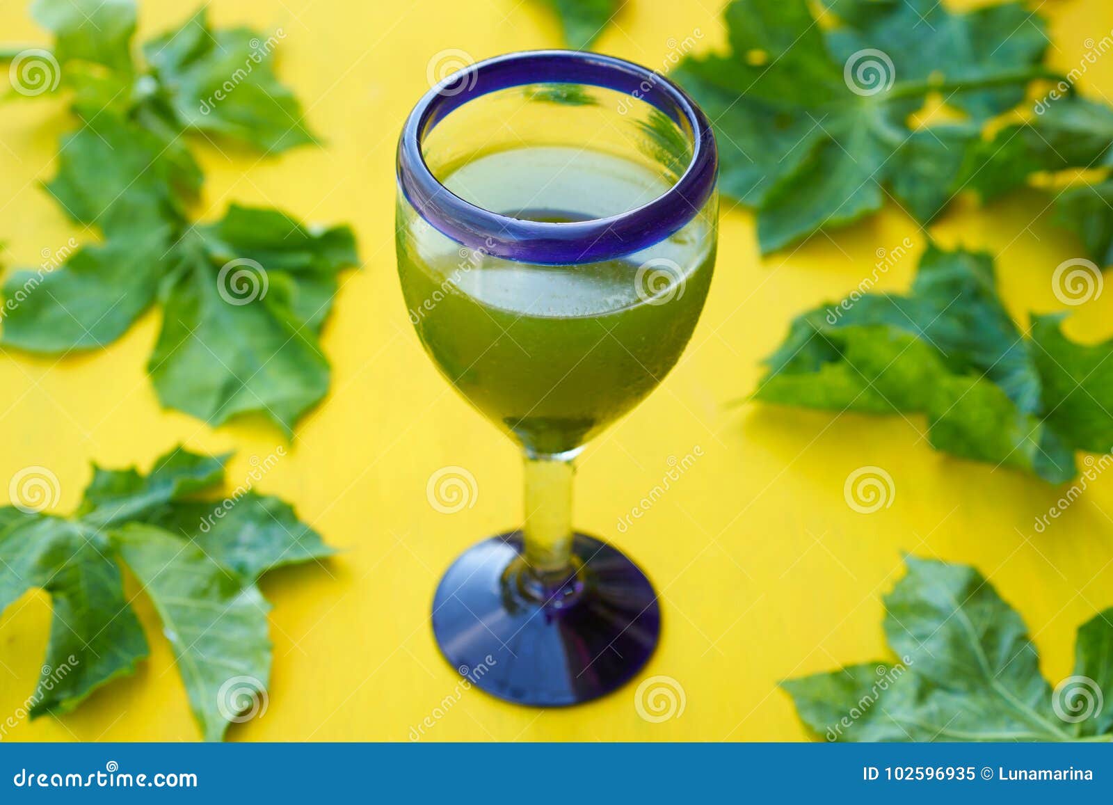 Wasser Agua De Chaya Mayabaum-Spinat Stockbild - Bild von detox ...