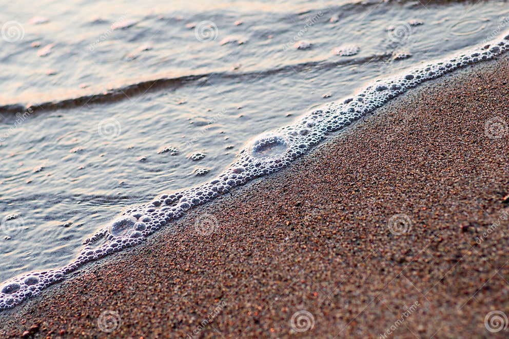 Wasser und Sand stockfoto. Bild von tageslicht, luftblasen - 3570862
